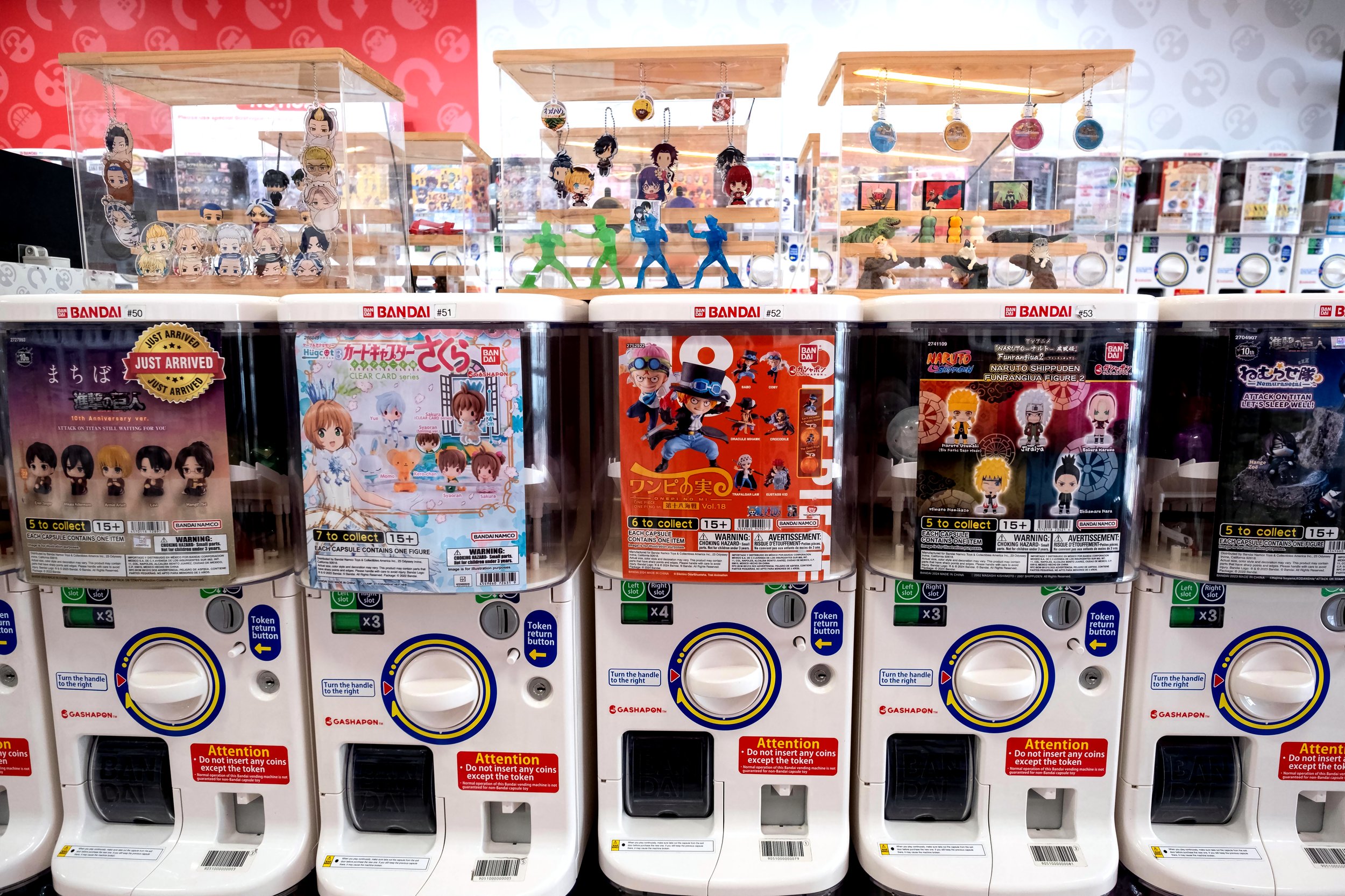 Gashapon Capsule Toy Machine — Little Akihabara