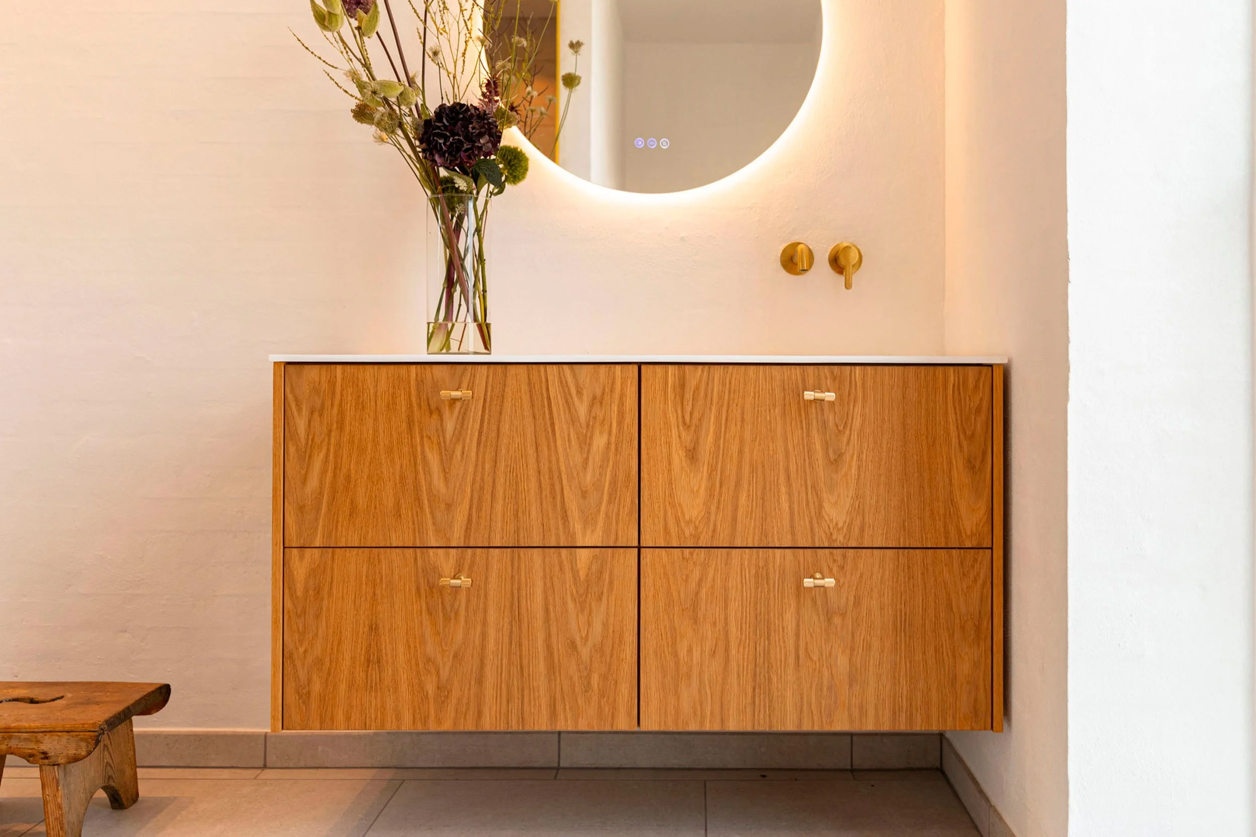 Snedker badeværelsesmøbel fra Svendborg Snedkeri - Bestil her