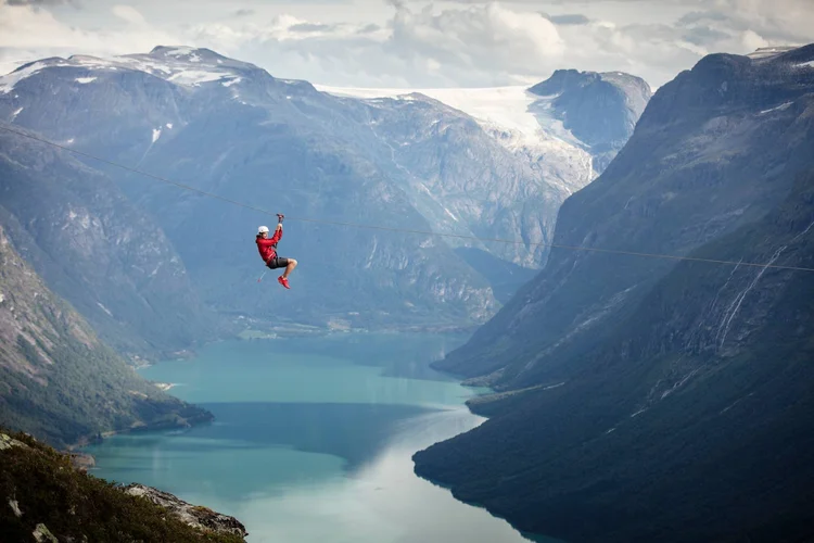 Heis til himmels og 11 andre ting å gjere i Loen — Loen Skylift