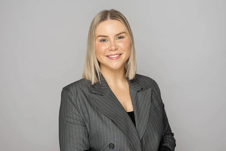 OUR PEOPLE — Douglas Hoskins Legal