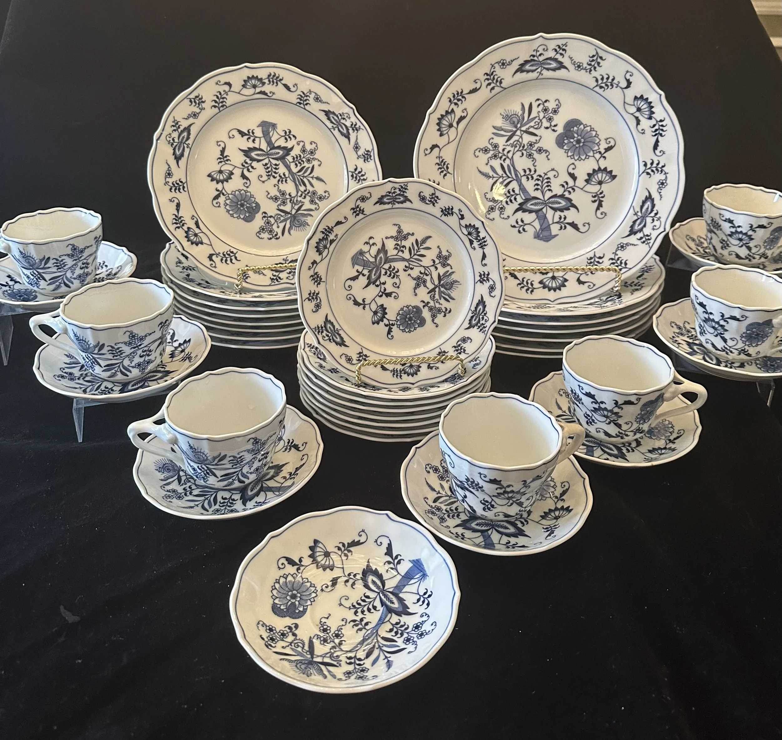Collecting Blue Danube china — Fine Vintage Treasures