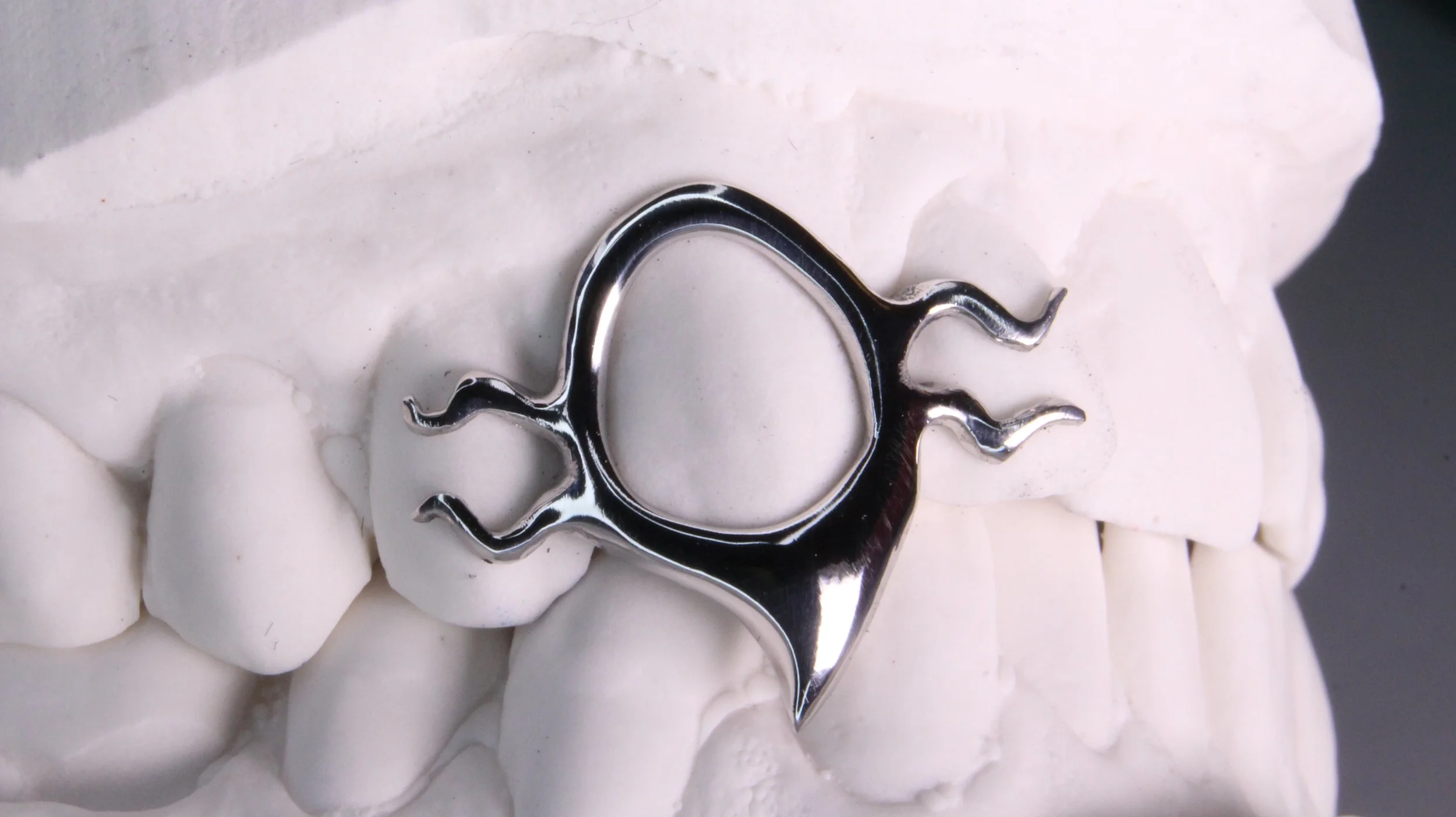 Grillz à Genève, Lausanne, Fribourg et Zürich — RH Dental