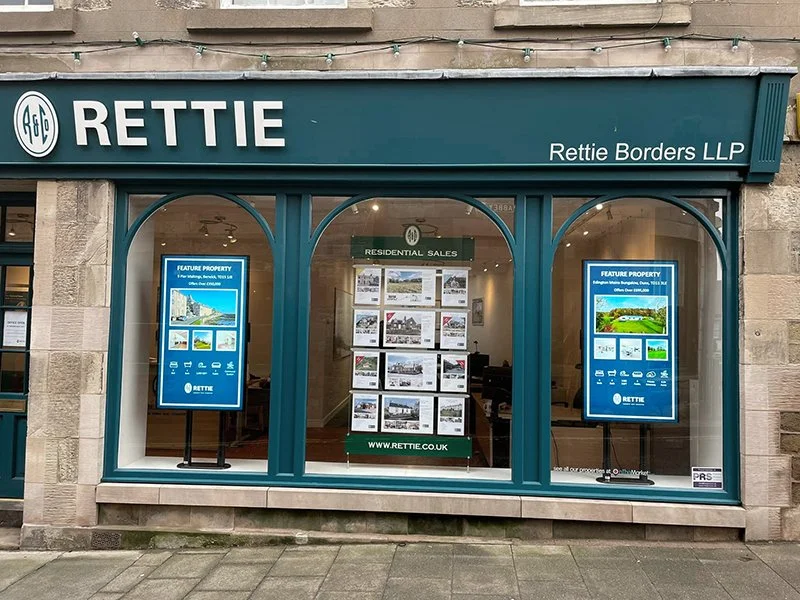 Ultra High Brightness Window Displays — Sign Digital - Complete Digital ...