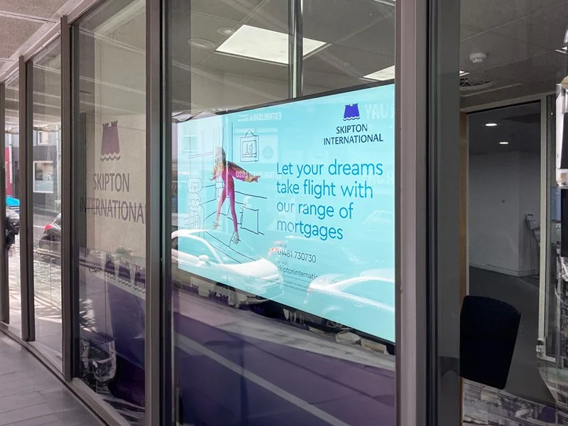 Ultra High Brightness Window Displays — Sign Digital - Complete Digital ...