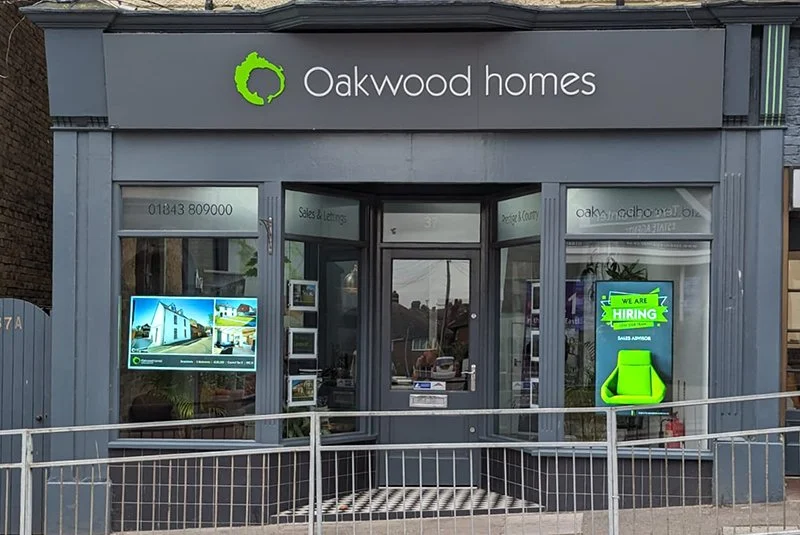 Ultra High Brightness Window Displays — Sign Digital - Complete Digital ...