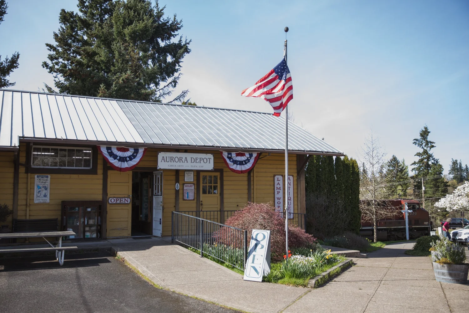 Explore Aurora, Oregon