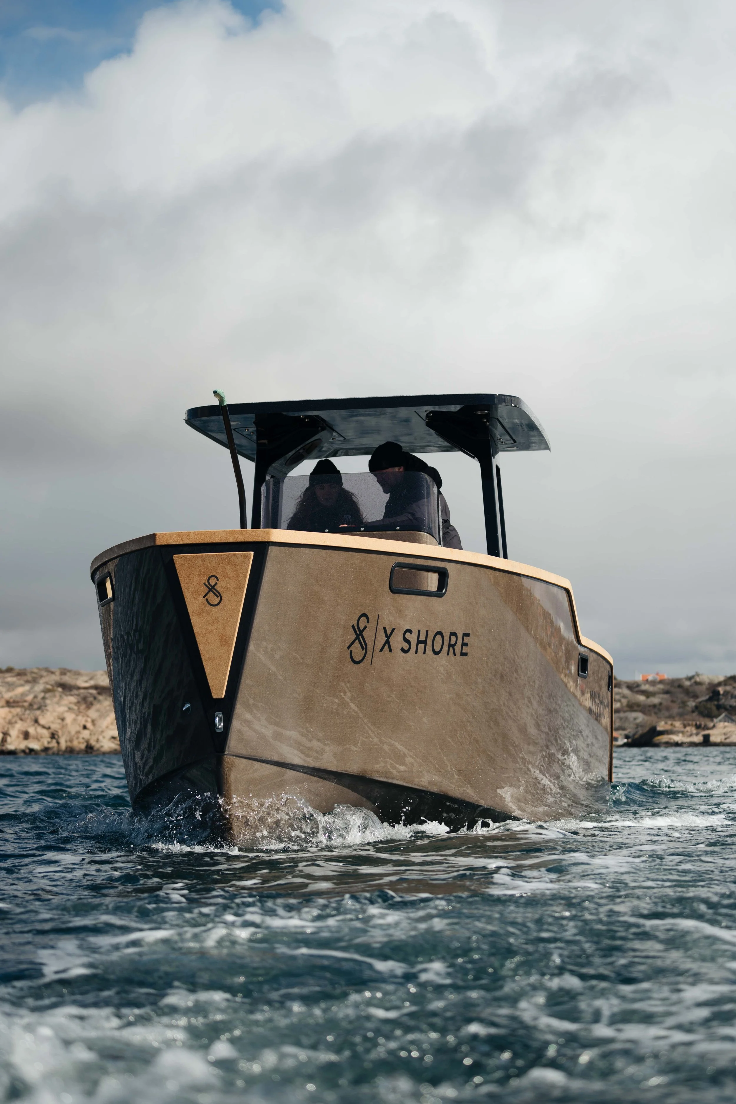 X Shore — M Yachts