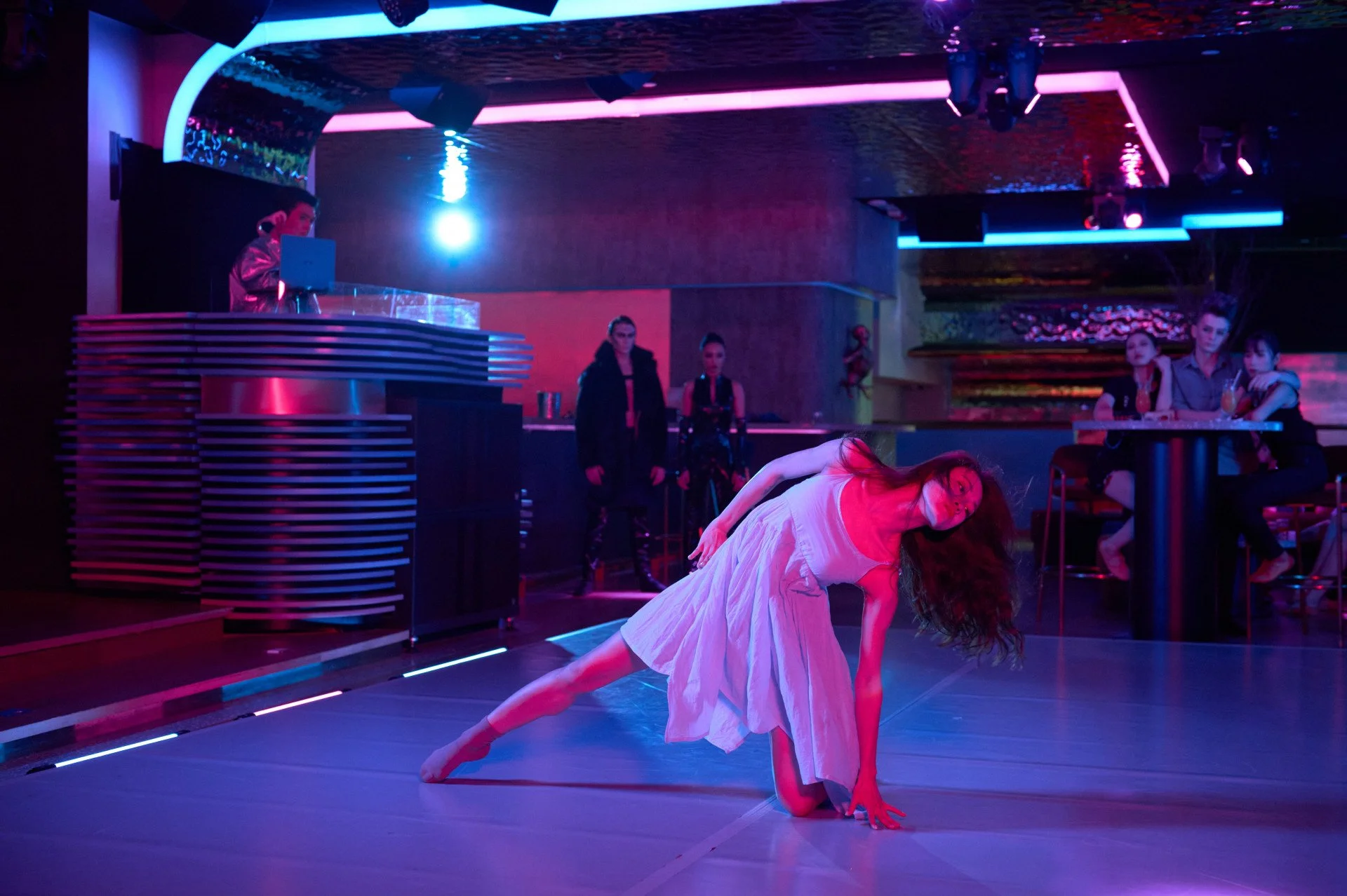 Lambda Lounge – Hong Kong | OD-DD | Wavelength-Inspired Nightclub Design — ÓDDD Ltd.