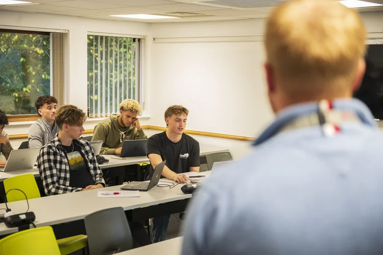 RIASA - UK Soccer academy | US/UK DUEL accredited degree