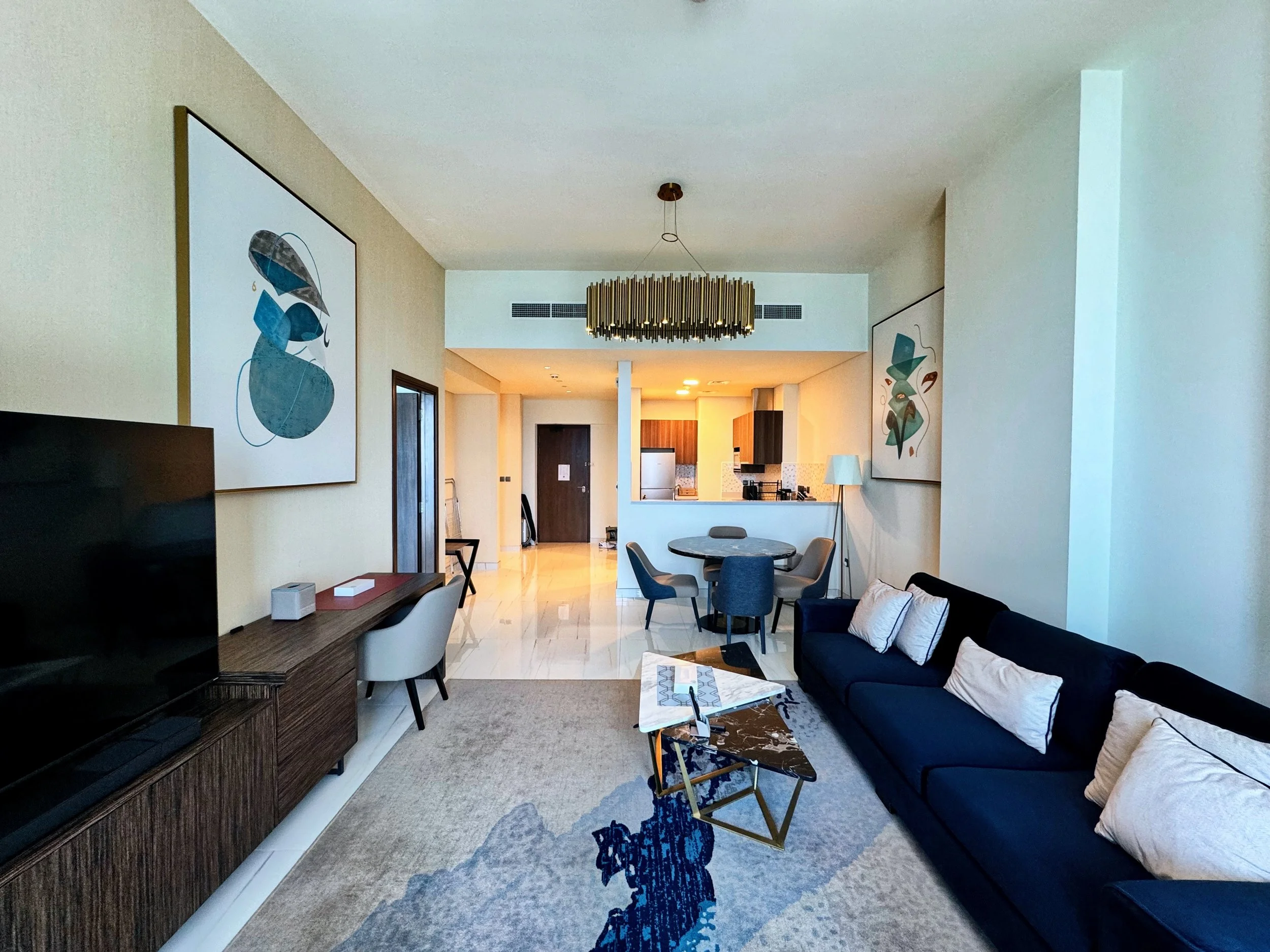 Luxurious 1-Bedroom Dubai Palm View Apartment: Your Perfect City Escape