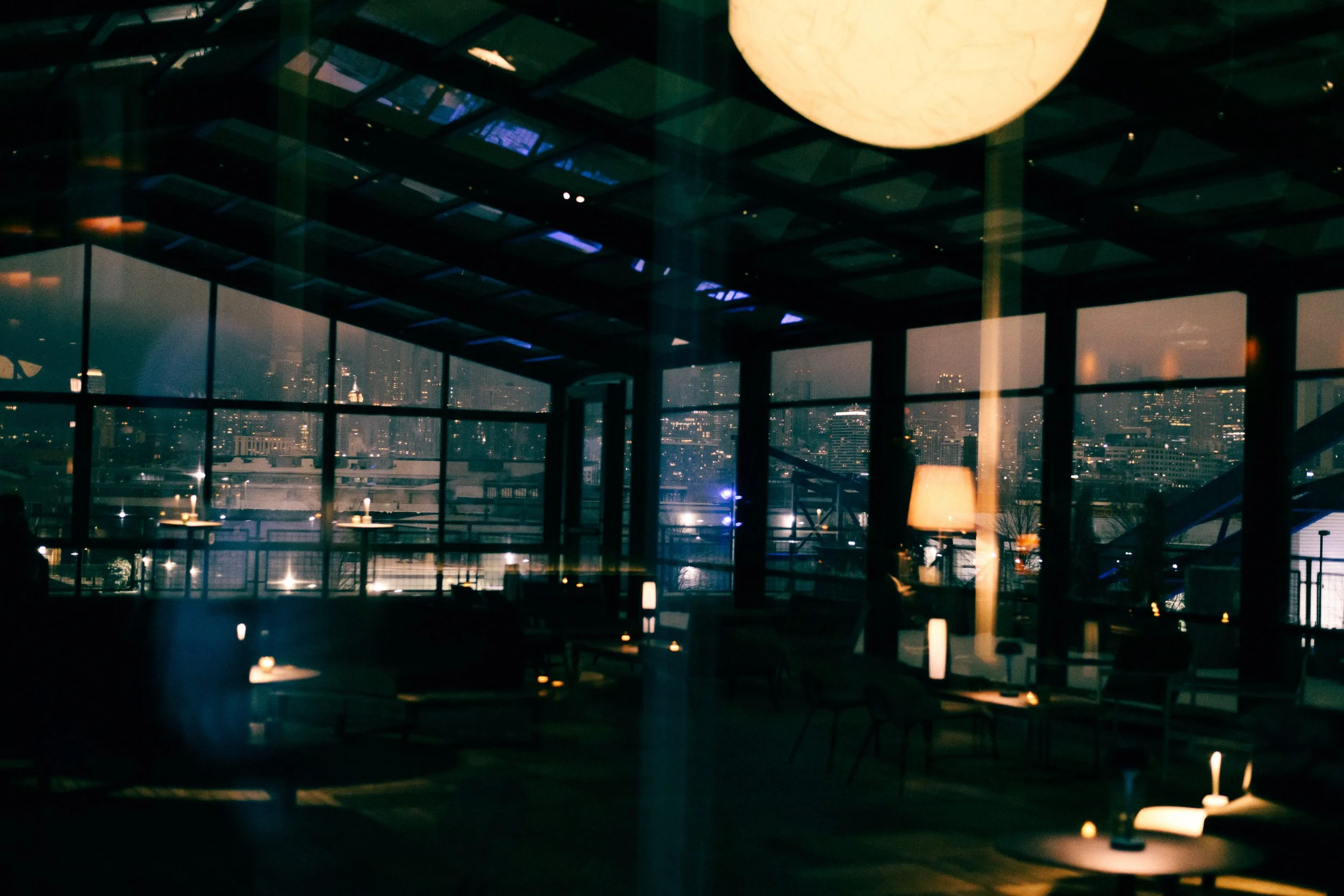 THREE TOP LOUNGE