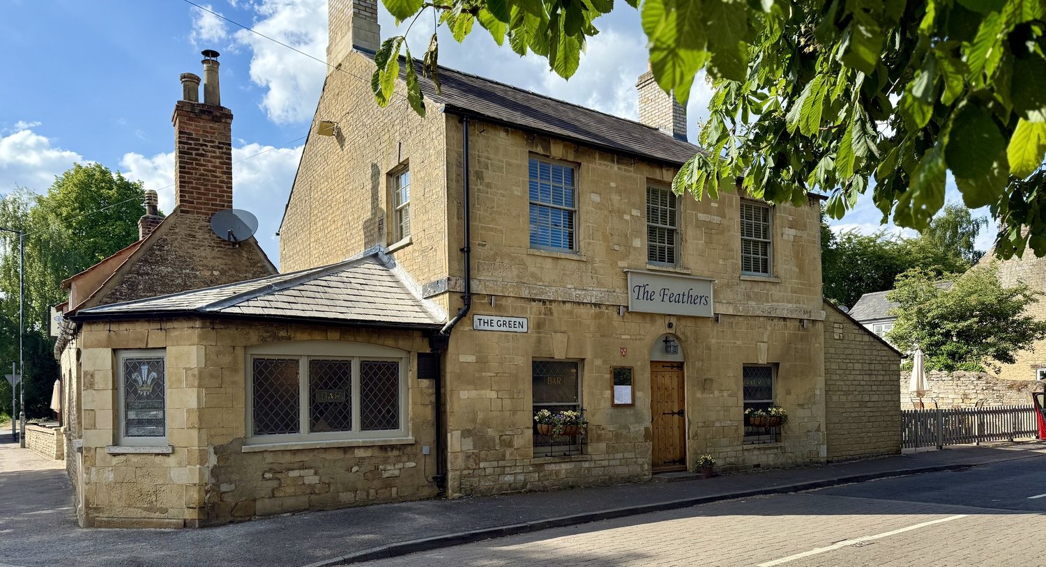 The Feathers Pub & Eatery Castor | Experience & Join the Fun