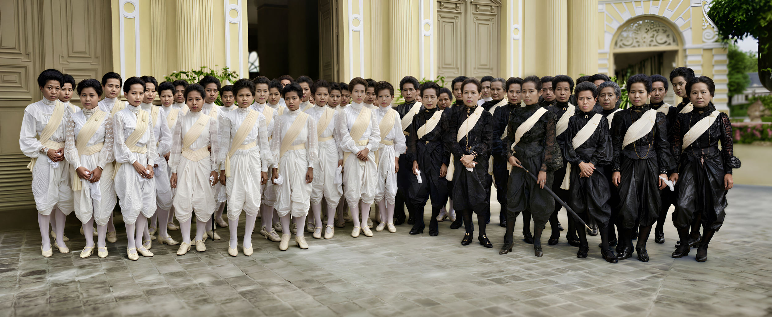 วัฒนธรรมการแต่งกายไว้ทุกข์ในสมัยรัชกาลที่ ๕ — AI Fashion Lab