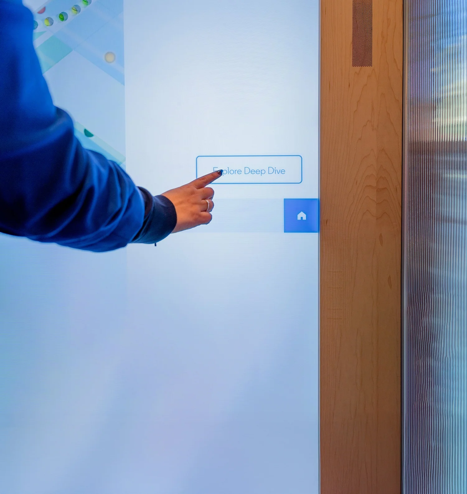 LinkedIn London Experience Center — DEEPLOCAL