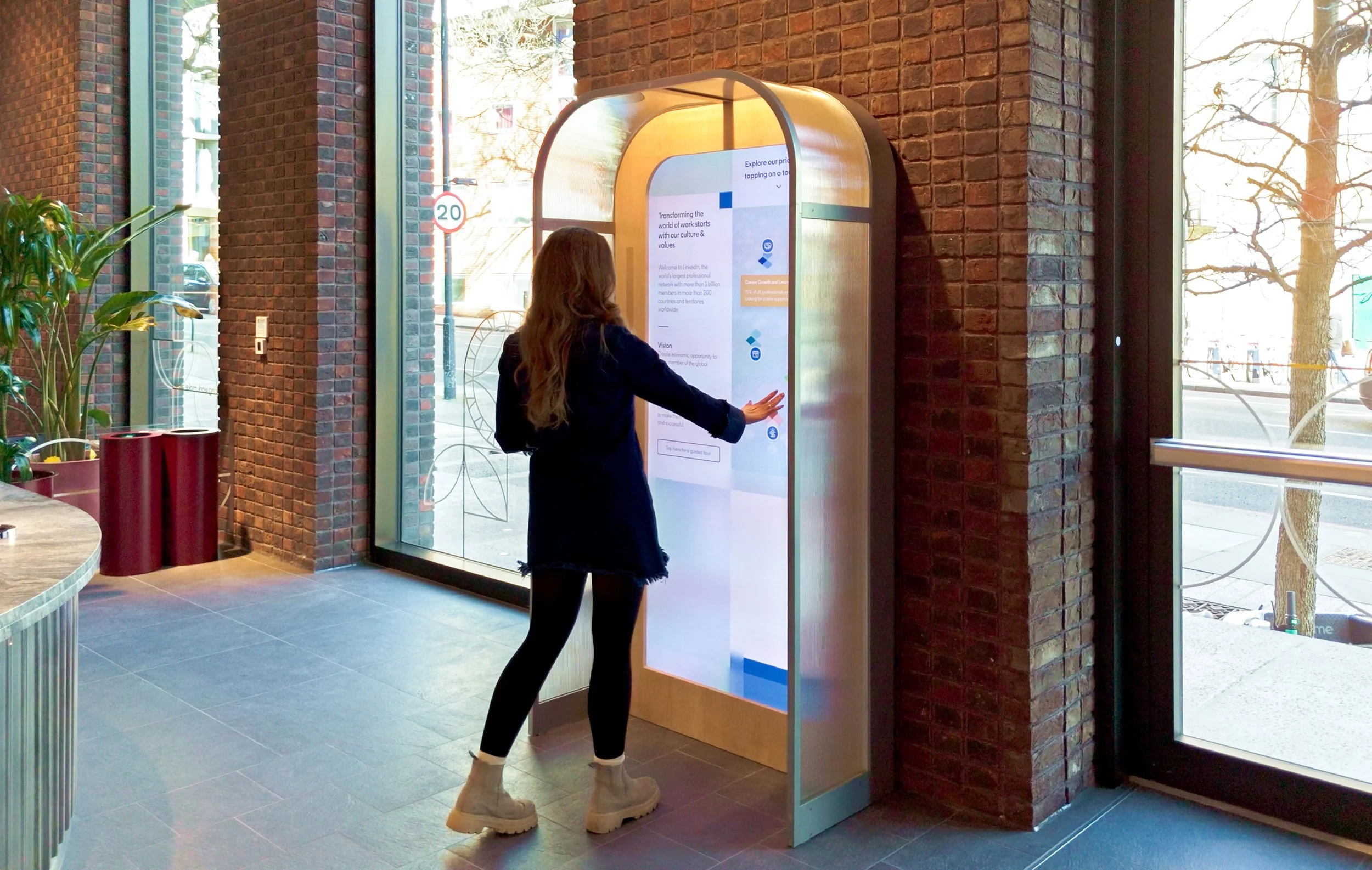 LinkedIn London Experience Center — DEEPLOCAL