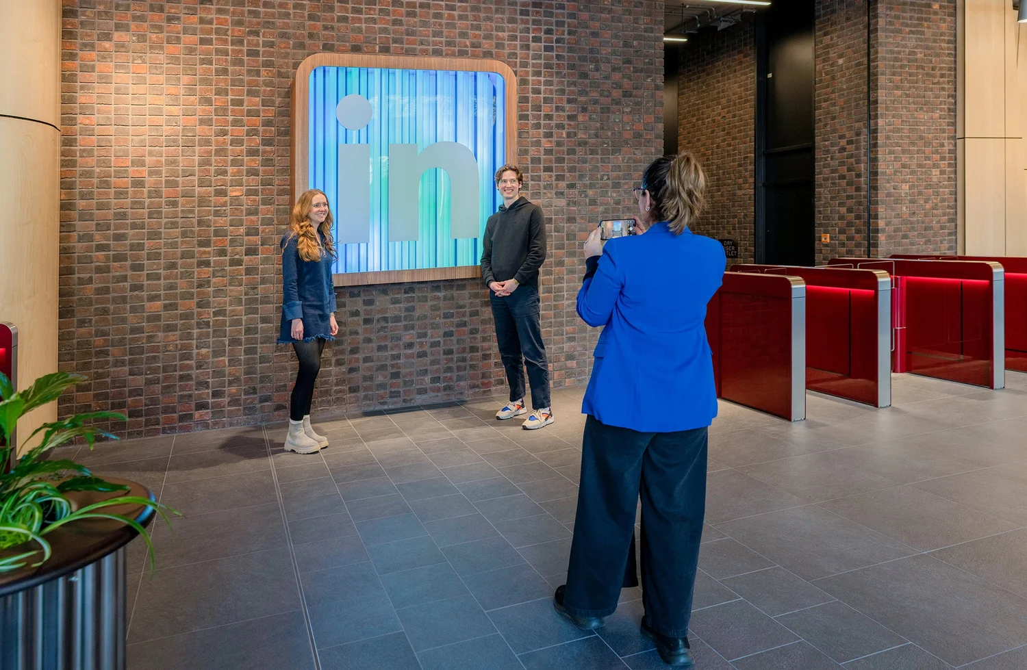 LinkedIn London Experience Center — DEEPLOCAL