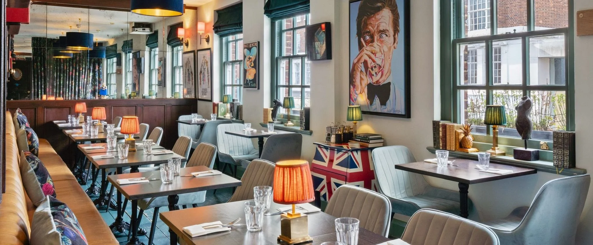 The Brompton Cross, Brompton Road, Knightsbridge British pub, South ...