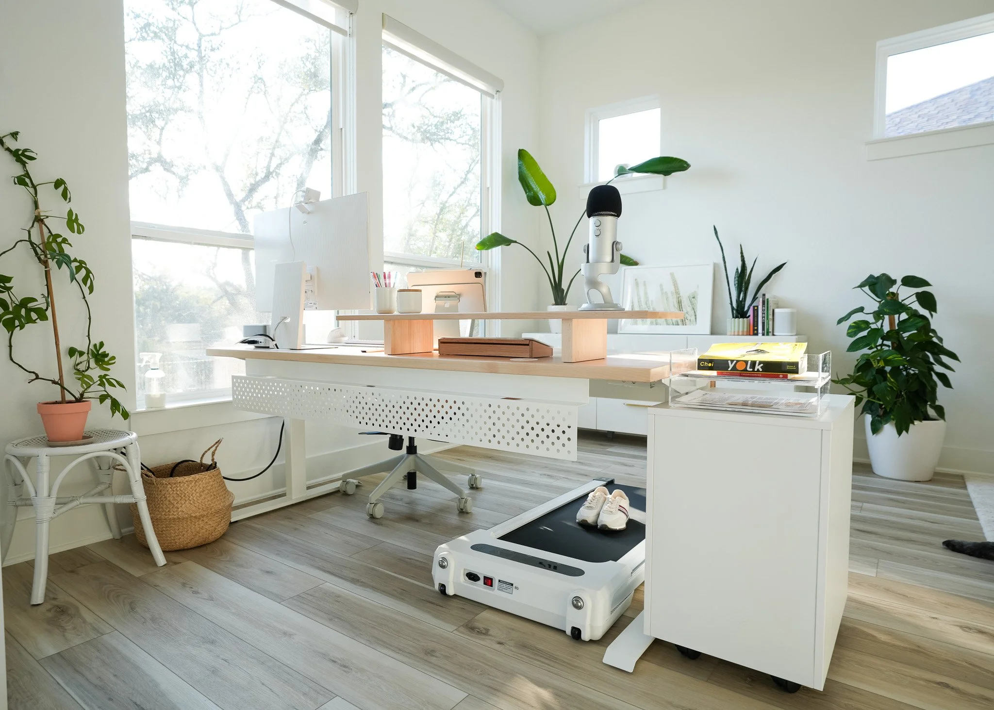 Minimal Desk Tour | Calm, Creative, & Productive Setup — Jules Acree
