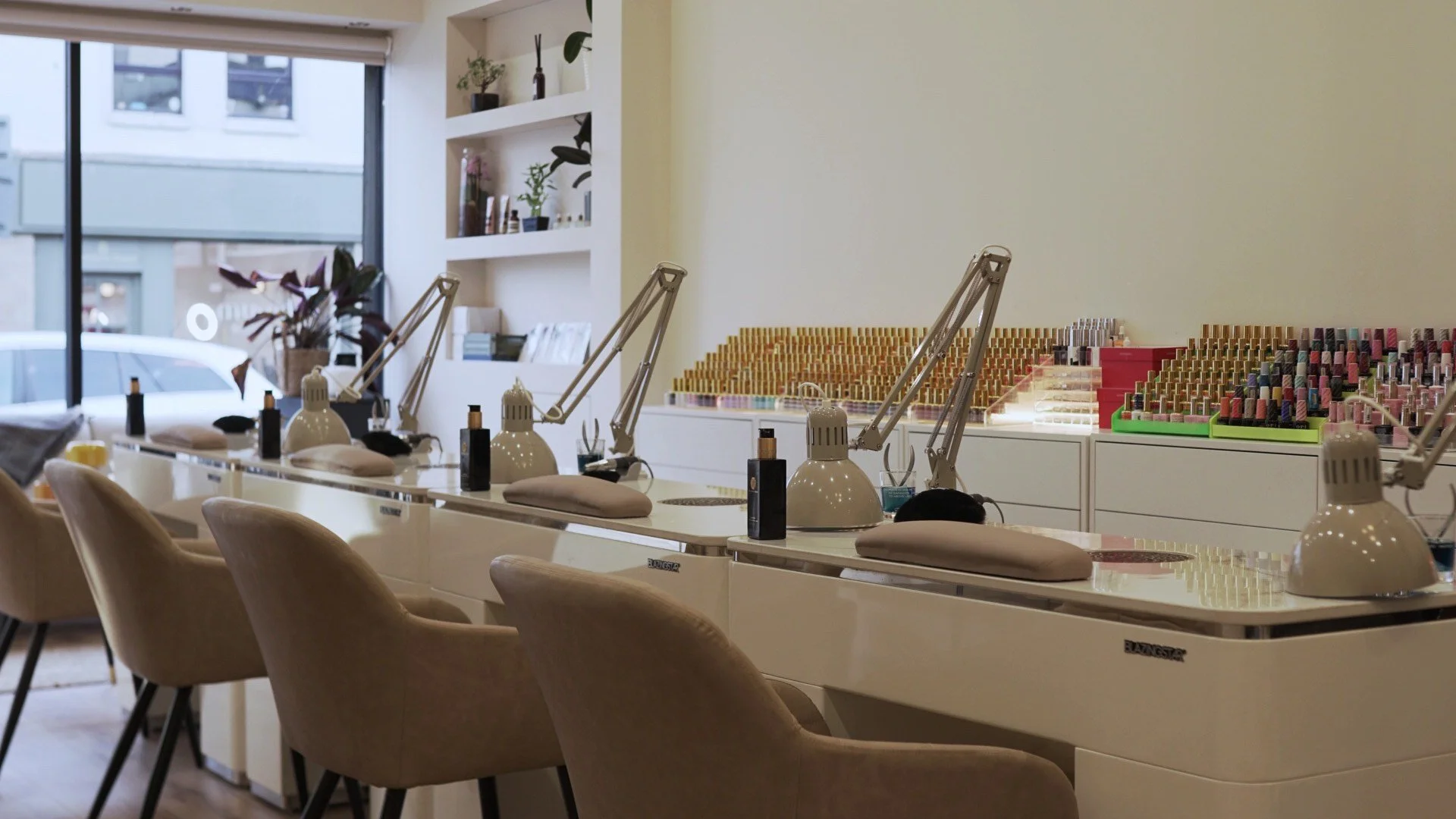 GLOSSY NAIL- BEST NAIL SALON IN EAST KILBRIDE