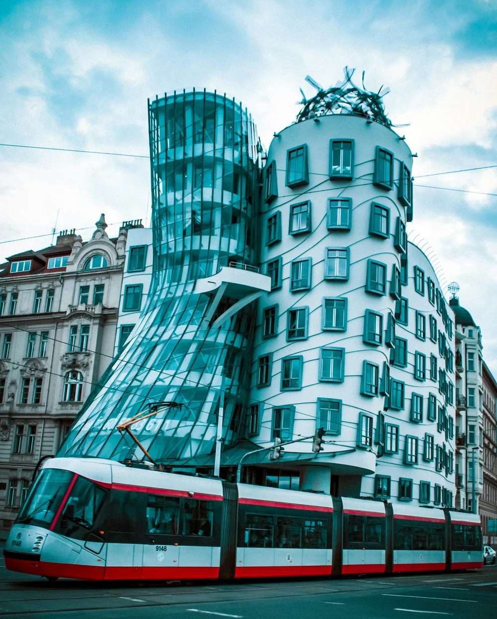 Deconstructivism in Architecture: Breaking the Rules to Redefine Design ...