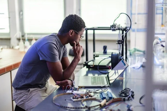 Electrical Engineering vs Mechanical Engineering vs Hardware ...