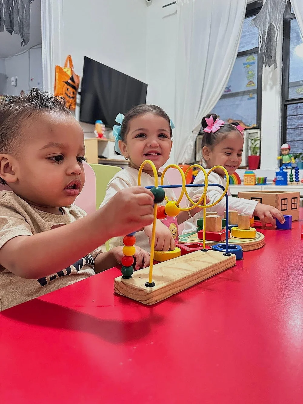 LITTLE HANDS DAYCARES