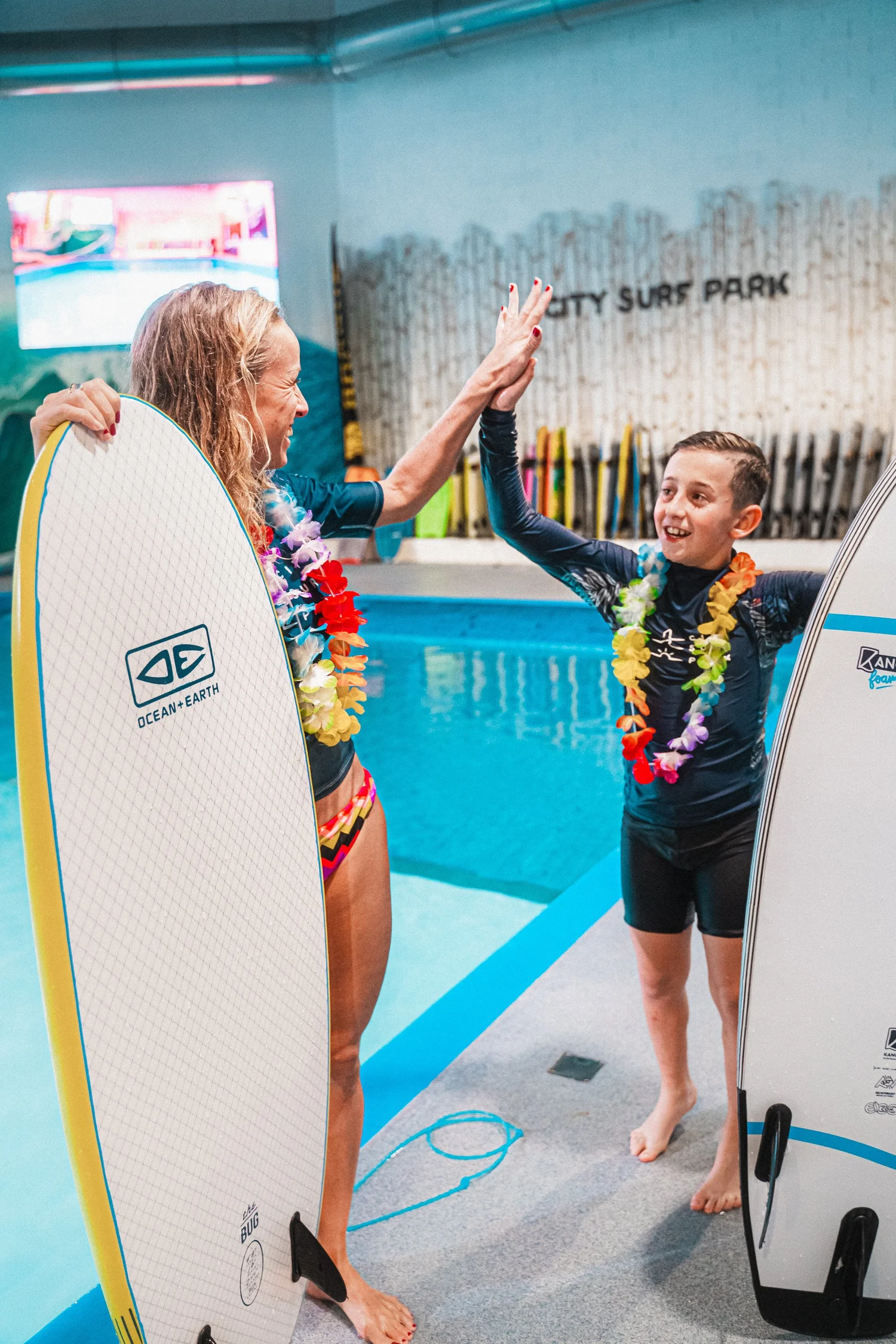 Sessions de Surf City Surf Park, Surf pour Tous Niveaux et Équipement ...