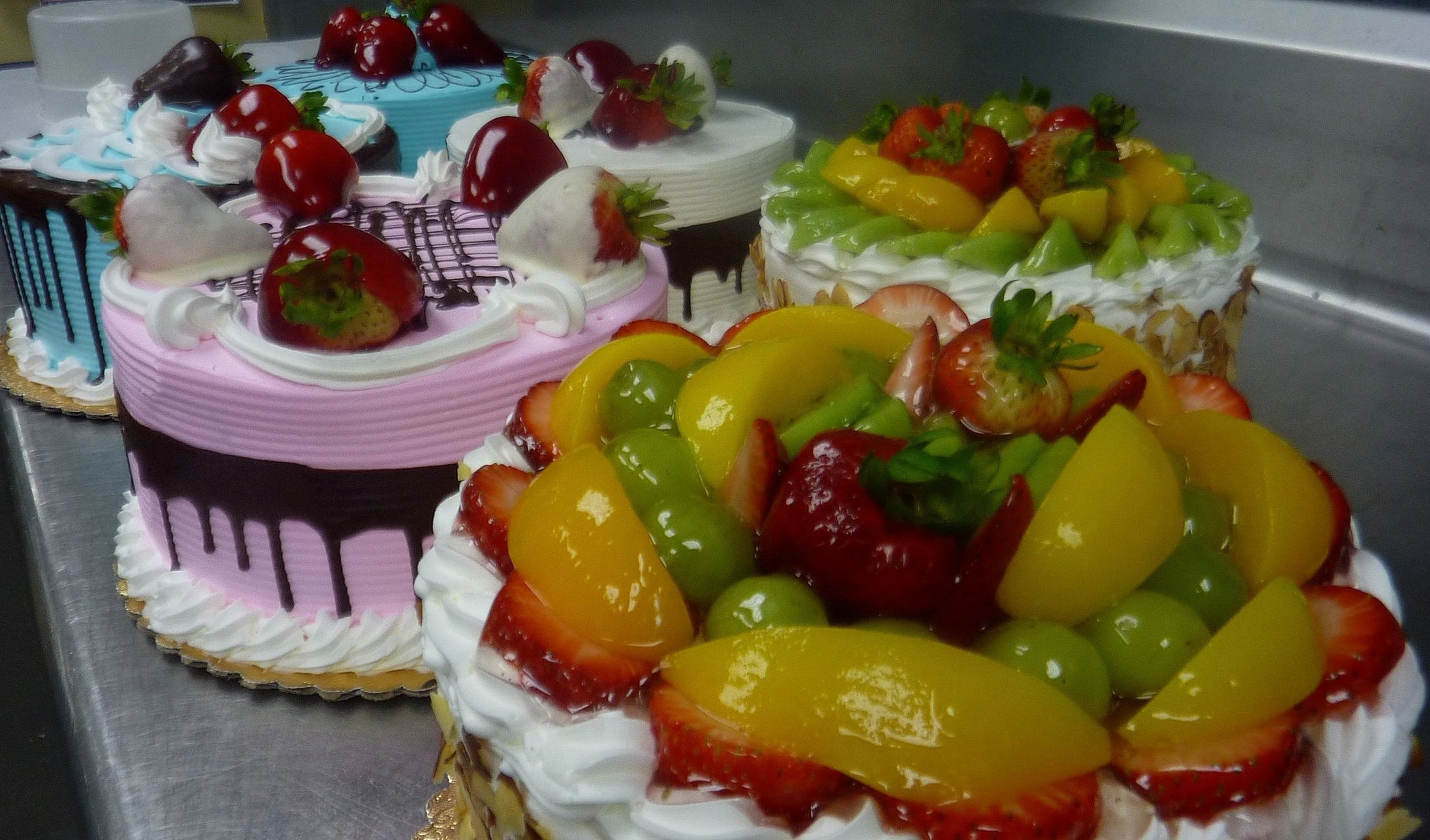 Customized Cakes — La Puente Bakery
