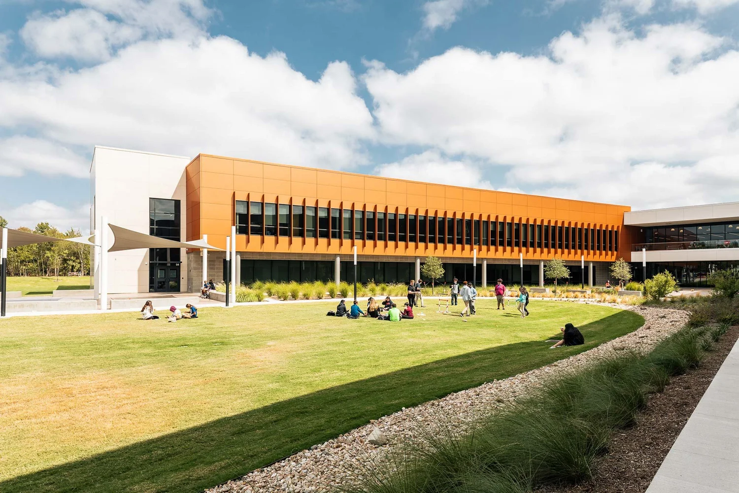 MESQUITE ISD: | Dr. David Vroonland Vanguard High School — WRA Architects