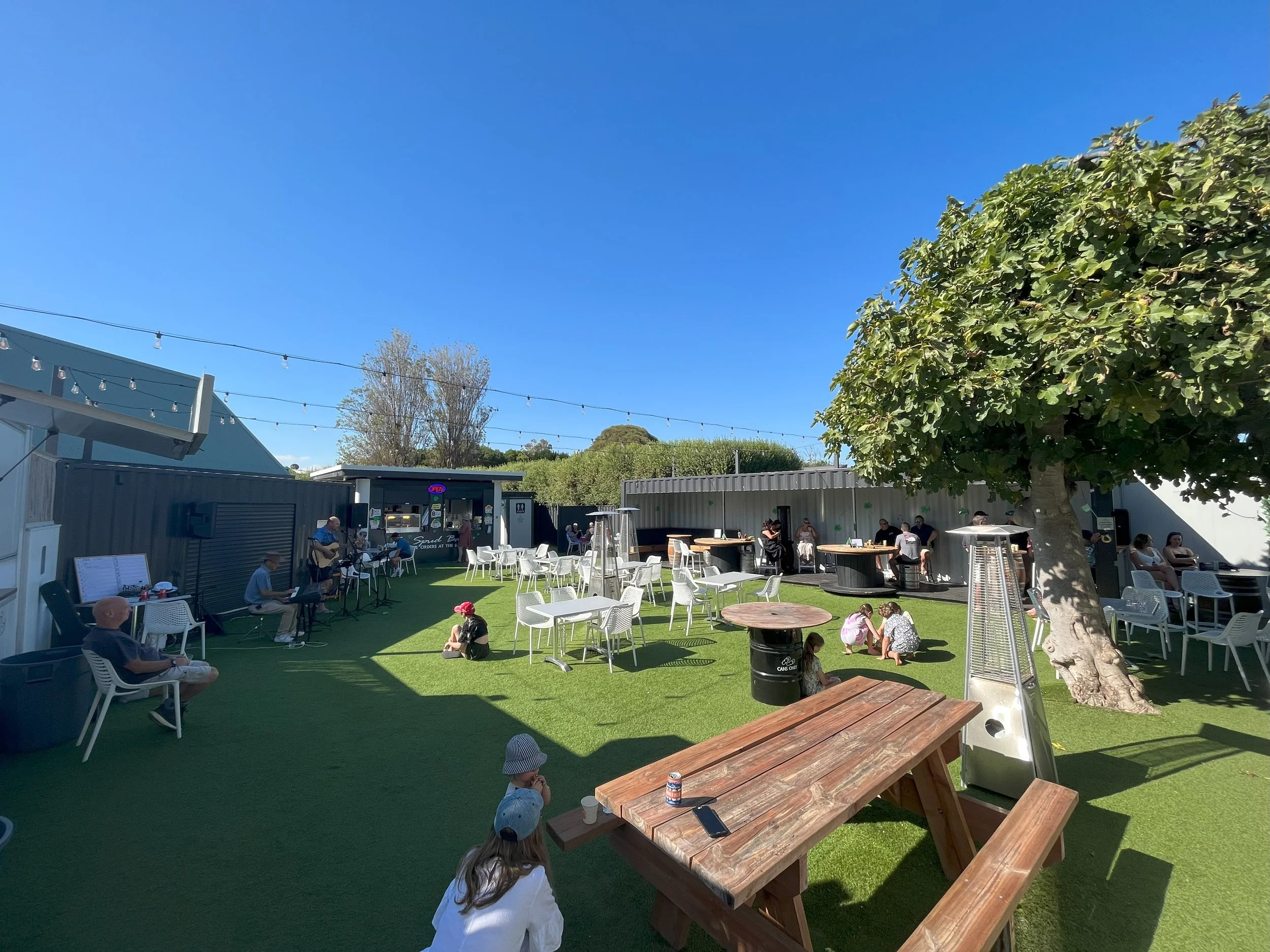 Beer Garden | Cocktail Bar | Food | The Sand Bar Inverloch