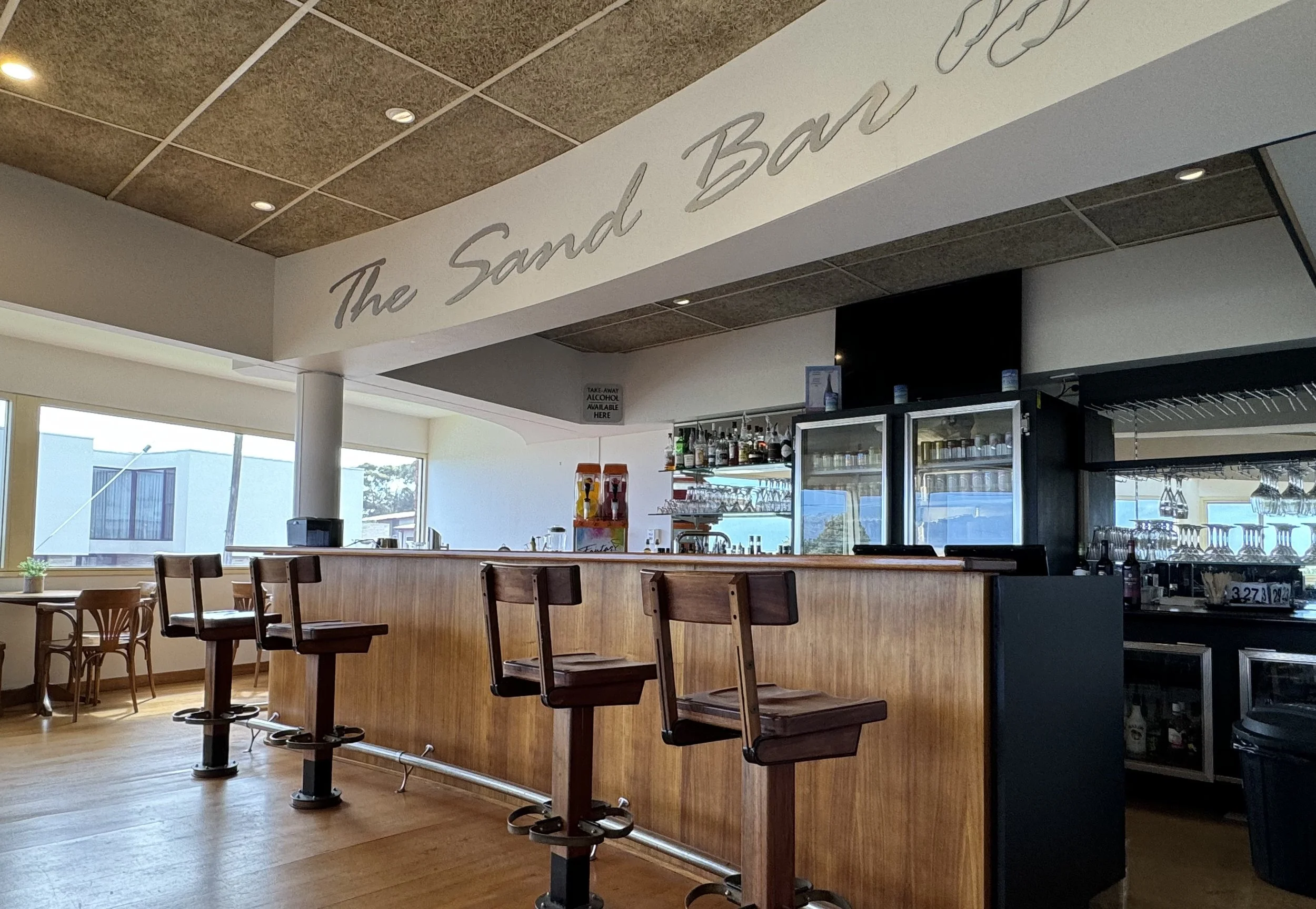 Beer Garden | Cocktail Bar | Food | The Sand Bar Inverloch