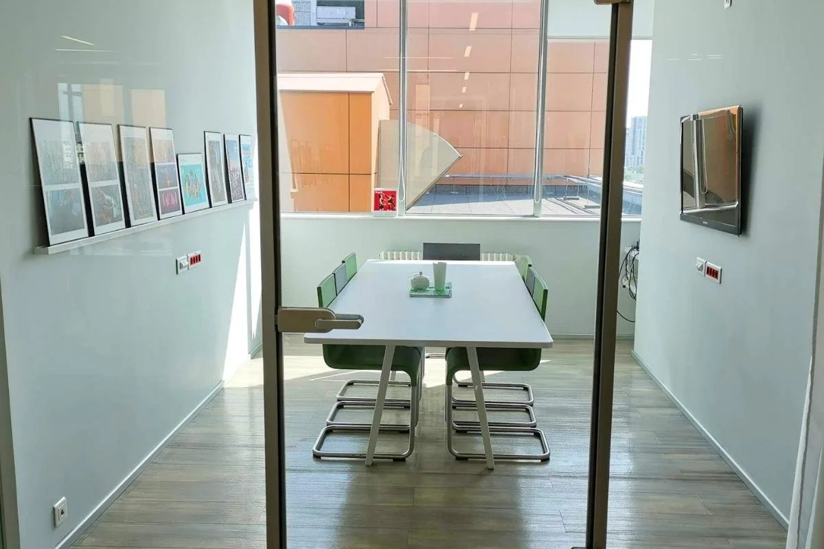 The Best AV Solutions for Small Meeting Rooms on a Budget