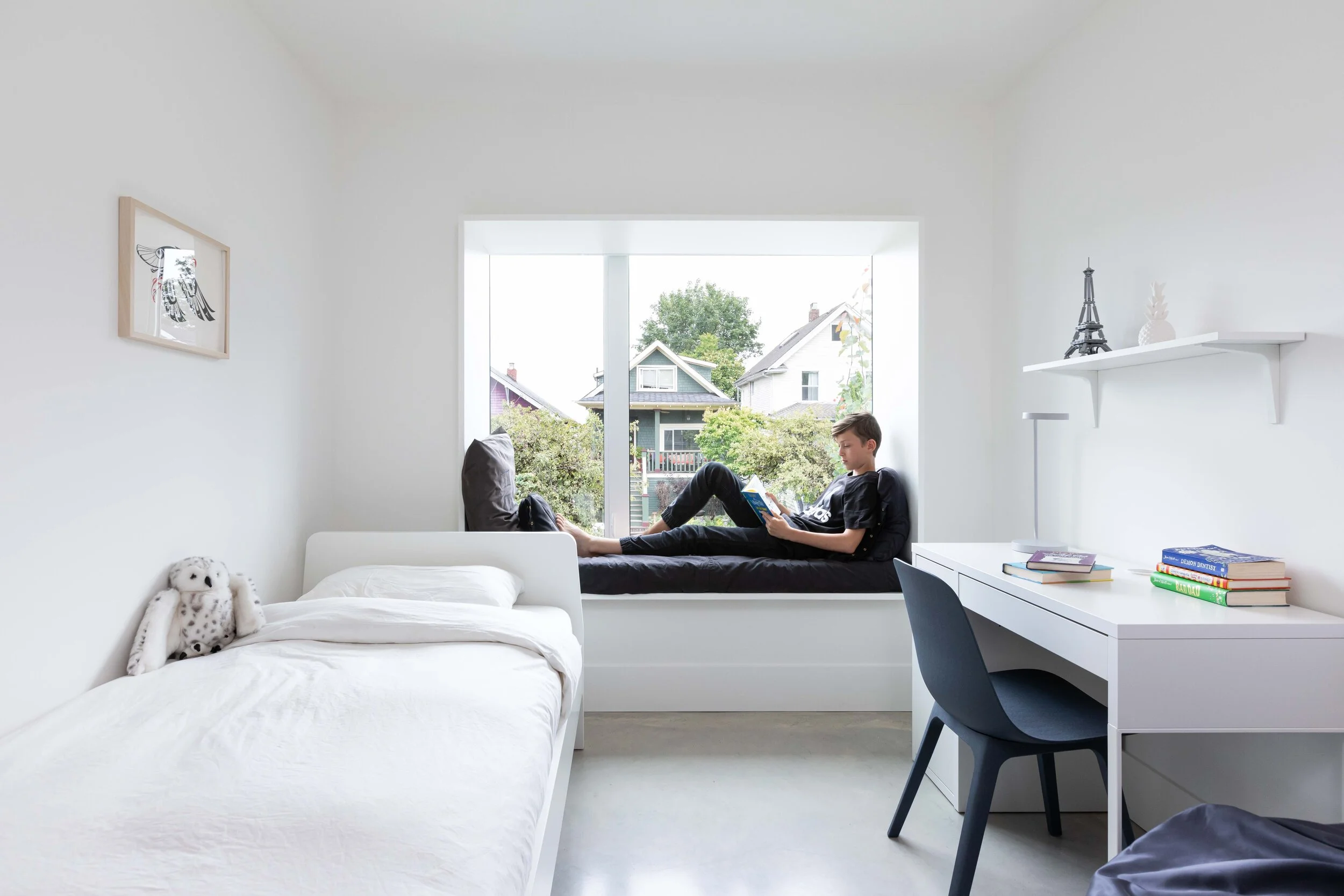 House With Two Bay Windows — D'Arcy Jones Architects