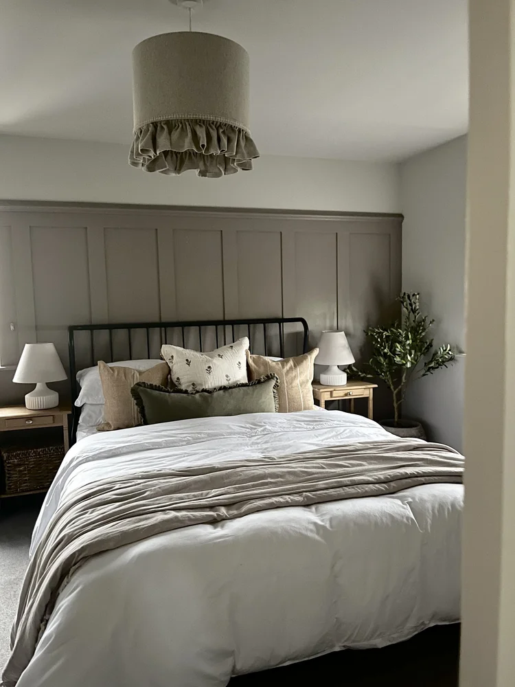 Simple and Budget Friendly Bedroom Wall Panelling for Under £100 ...