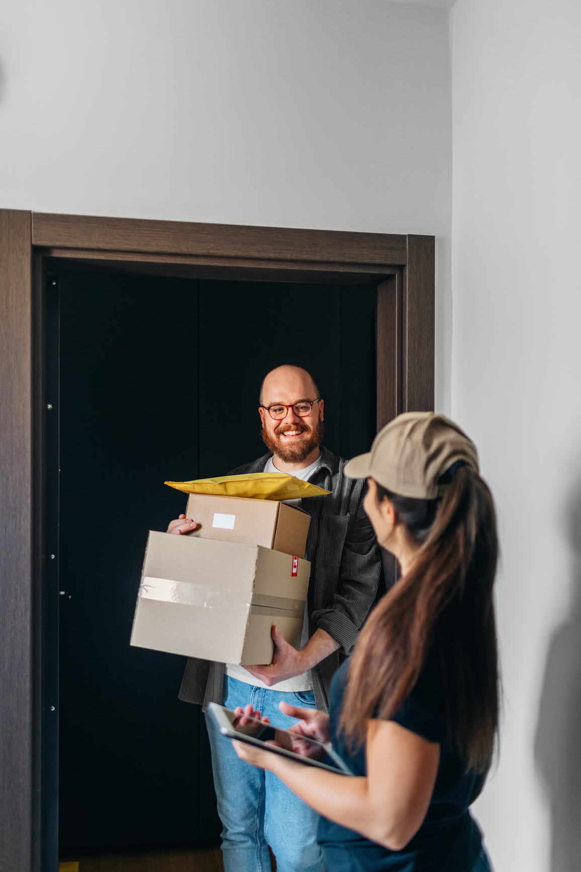 Doorstep — Apartment Package Delivery