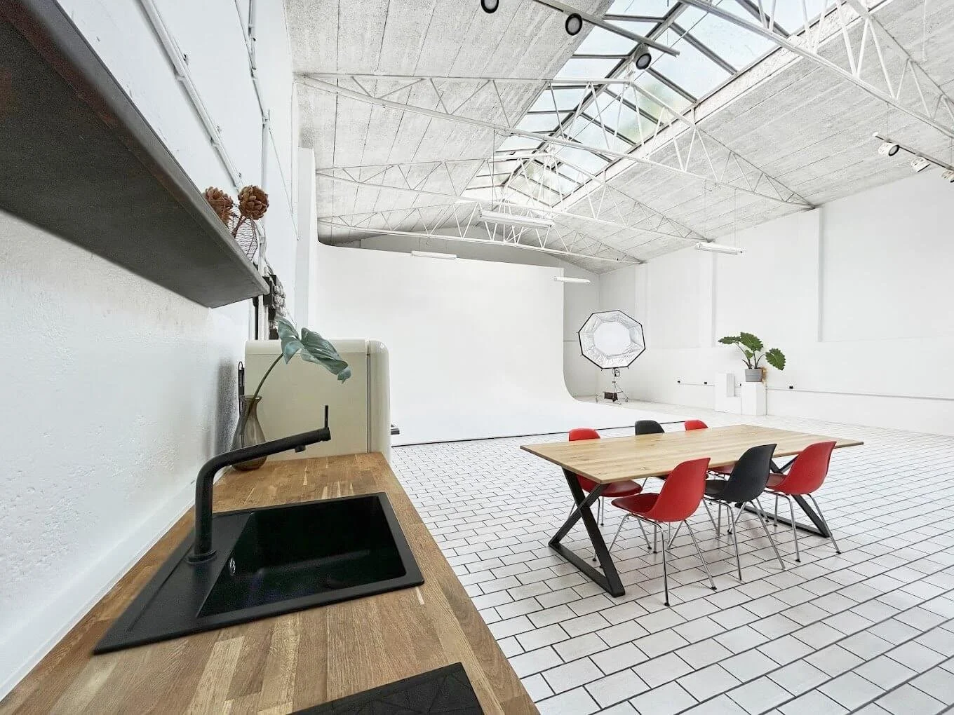 Mietstudio Düsseldorf | Shootings und Produktionen – Studio Bilk