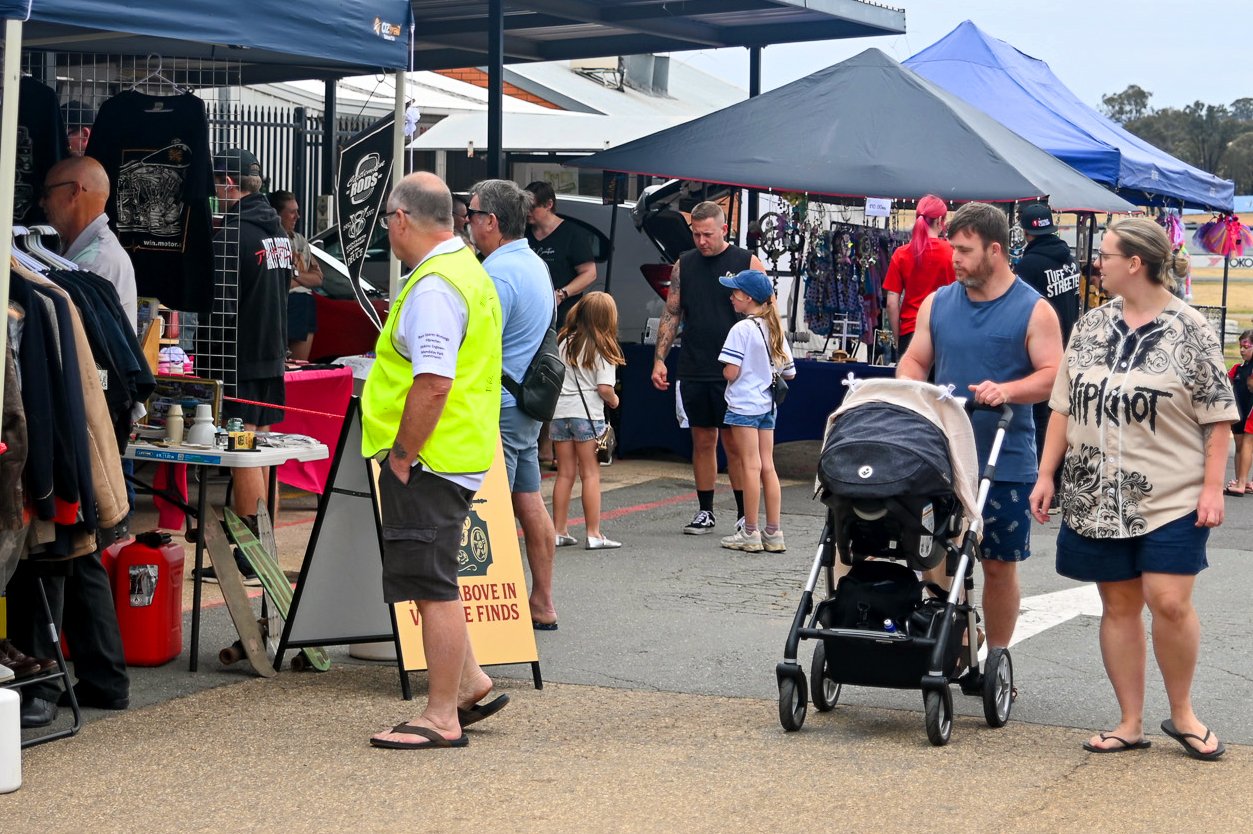 Crowd flocks to Winton Christmas Twilight Market — Winton Motor Raceway