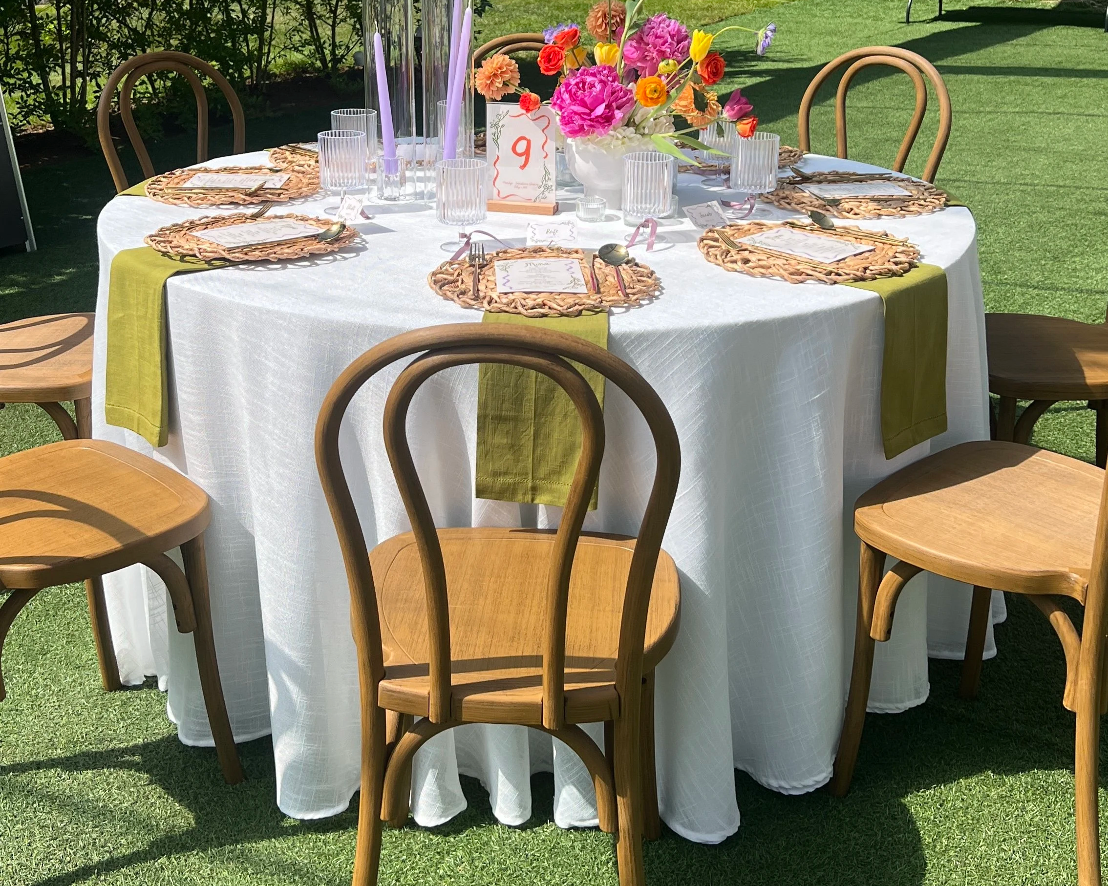 How to Choose the Perfect Tablecloth Size to Get the Iconic Floor ...