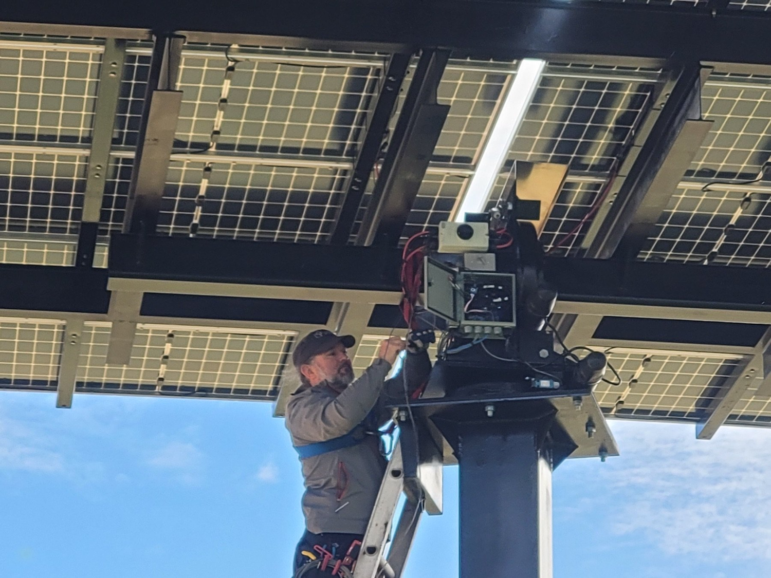 How to choose the right dual-axis solar tracker for your project ...