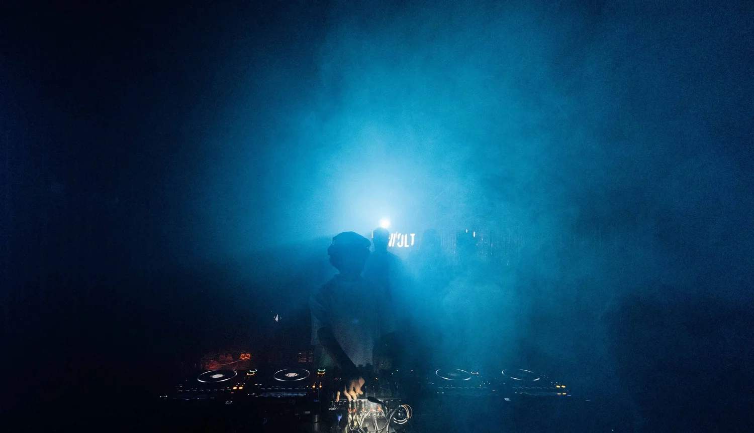 CLUB — VOLT
