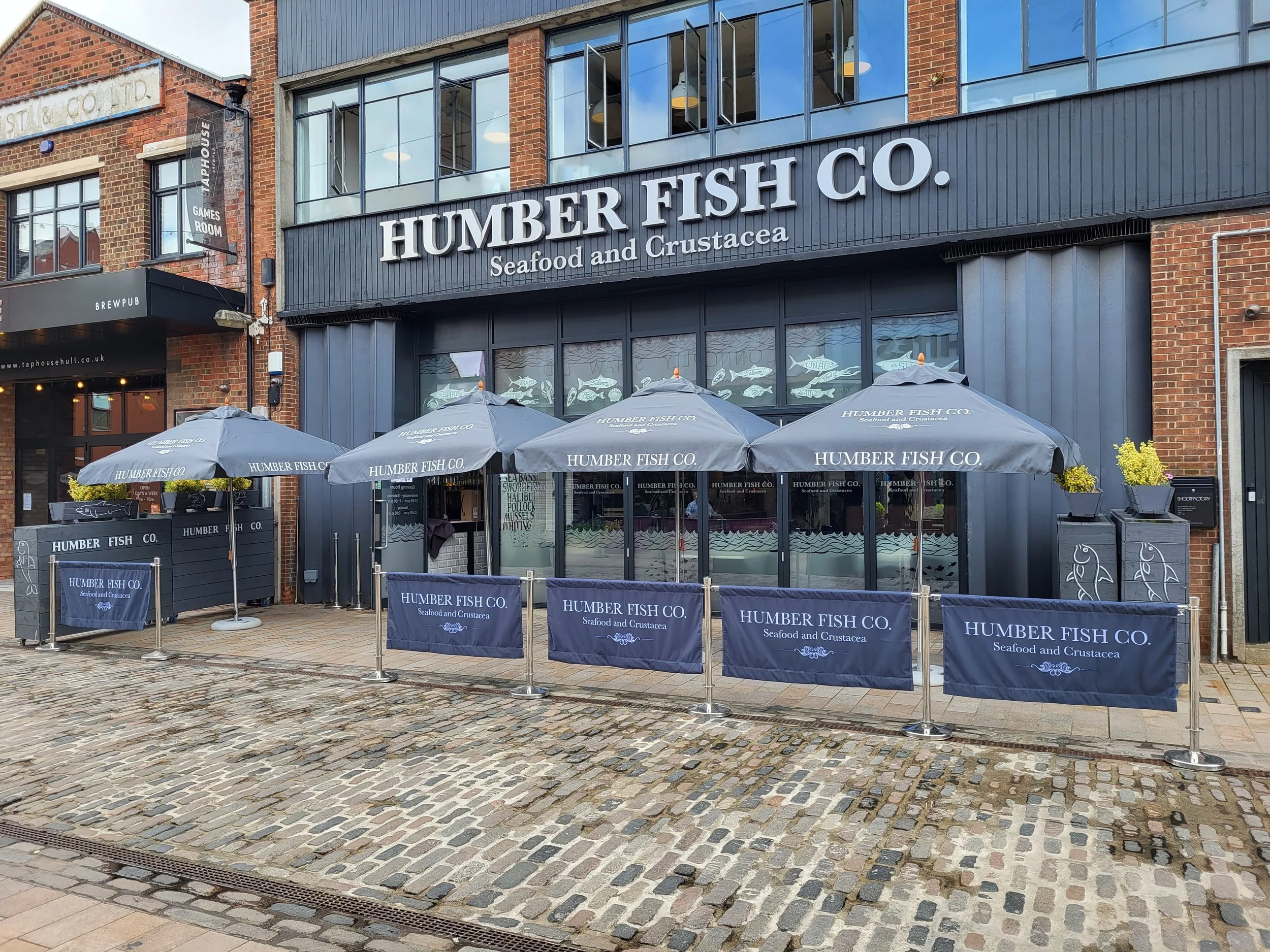 Commercial Café & Restaurant Wind Screens & Barriers - Bespoke Branded ...