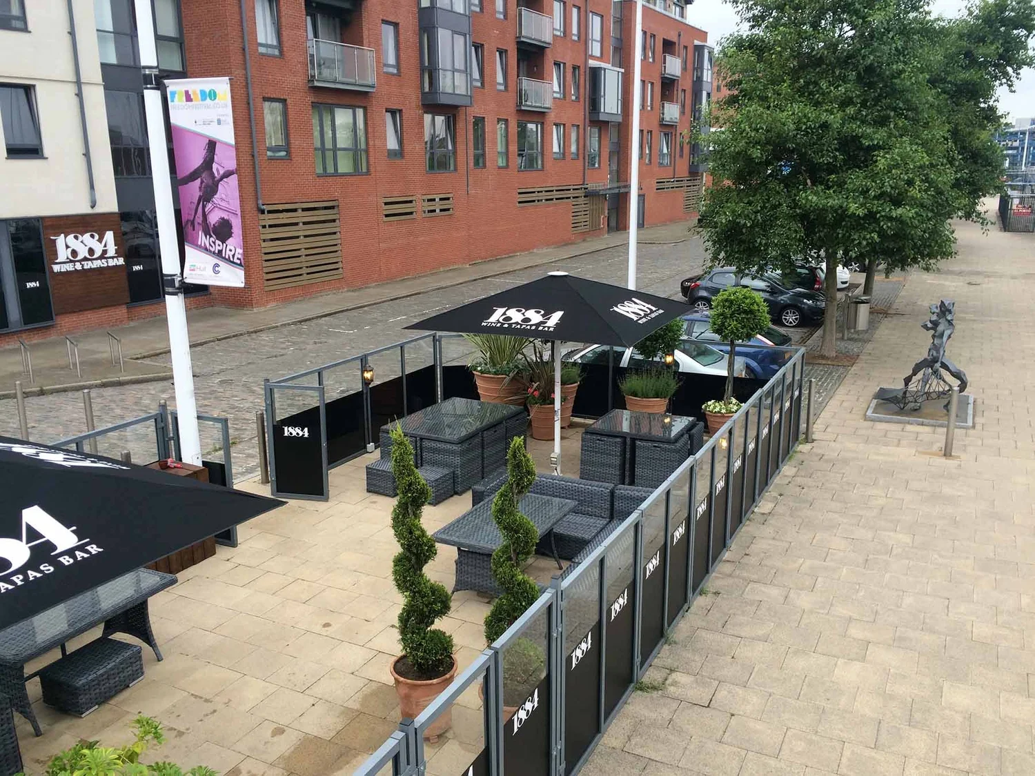 Commercial Café & Restaurant Wind Screens & Barriers - Bespoke Branded ...
