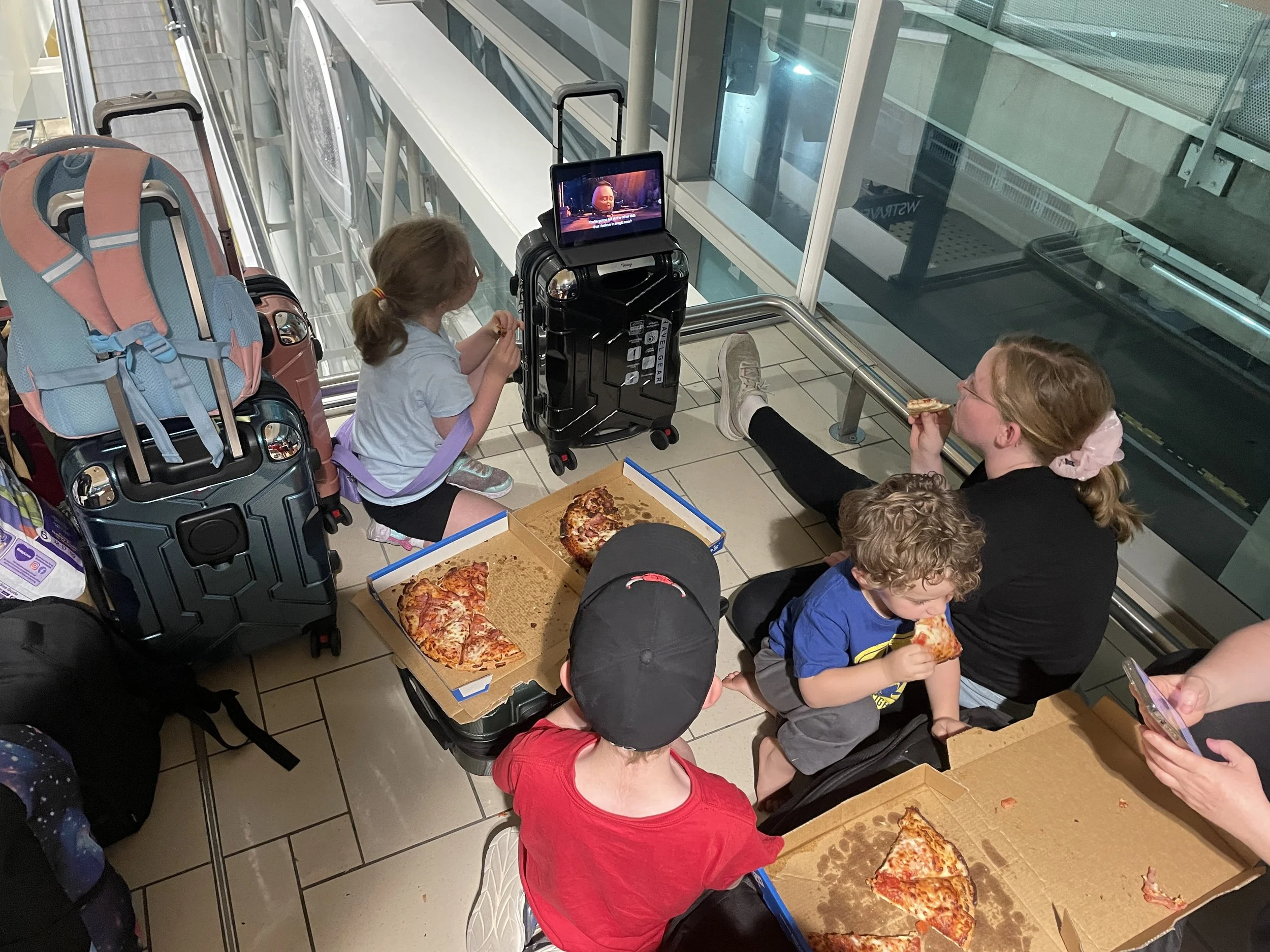 Long-Haul Flights With Kids: 11 Tips From a Full-Time Travelling Family ...