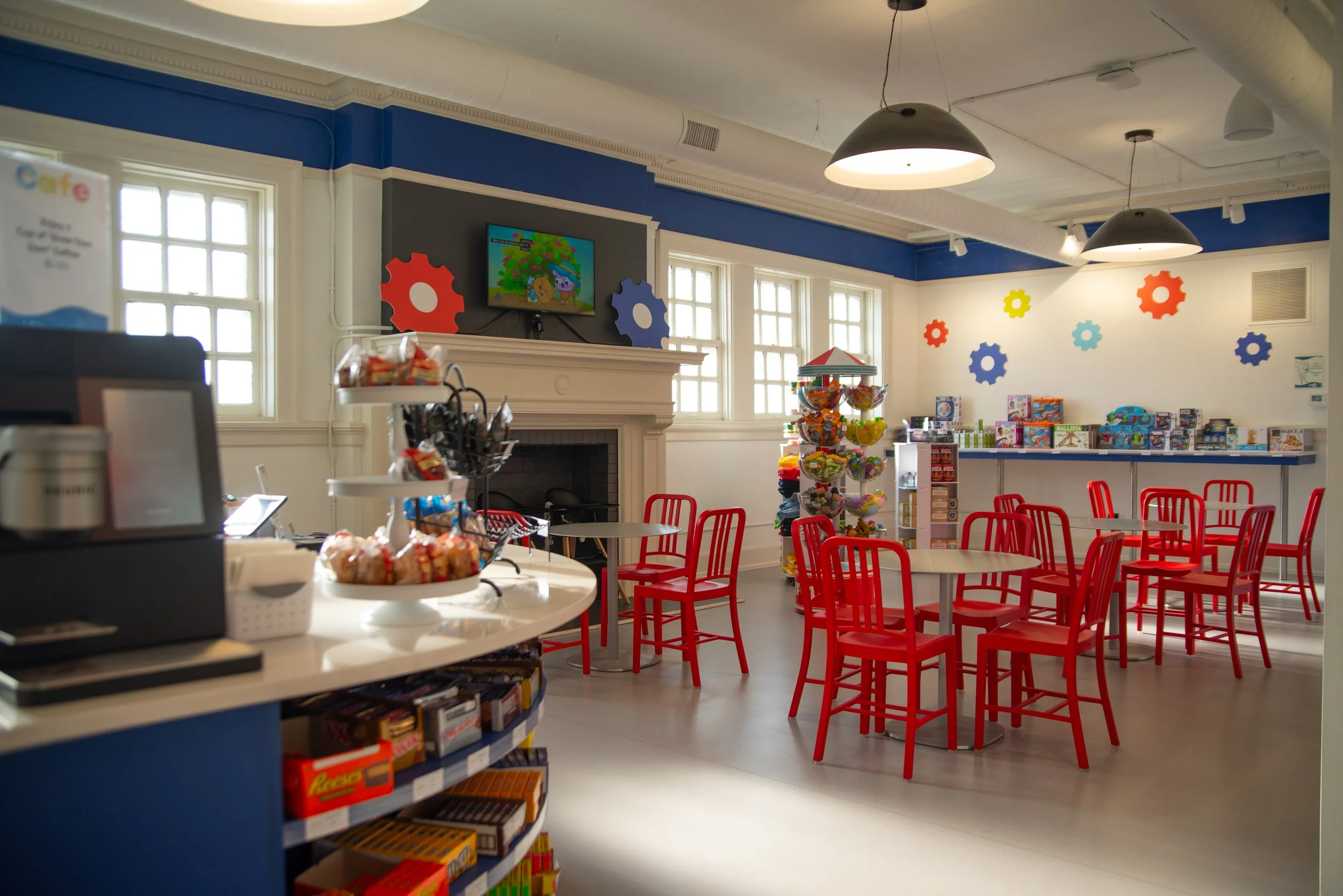 Discovery Cafe + Gift Shop — Discovery World on Market