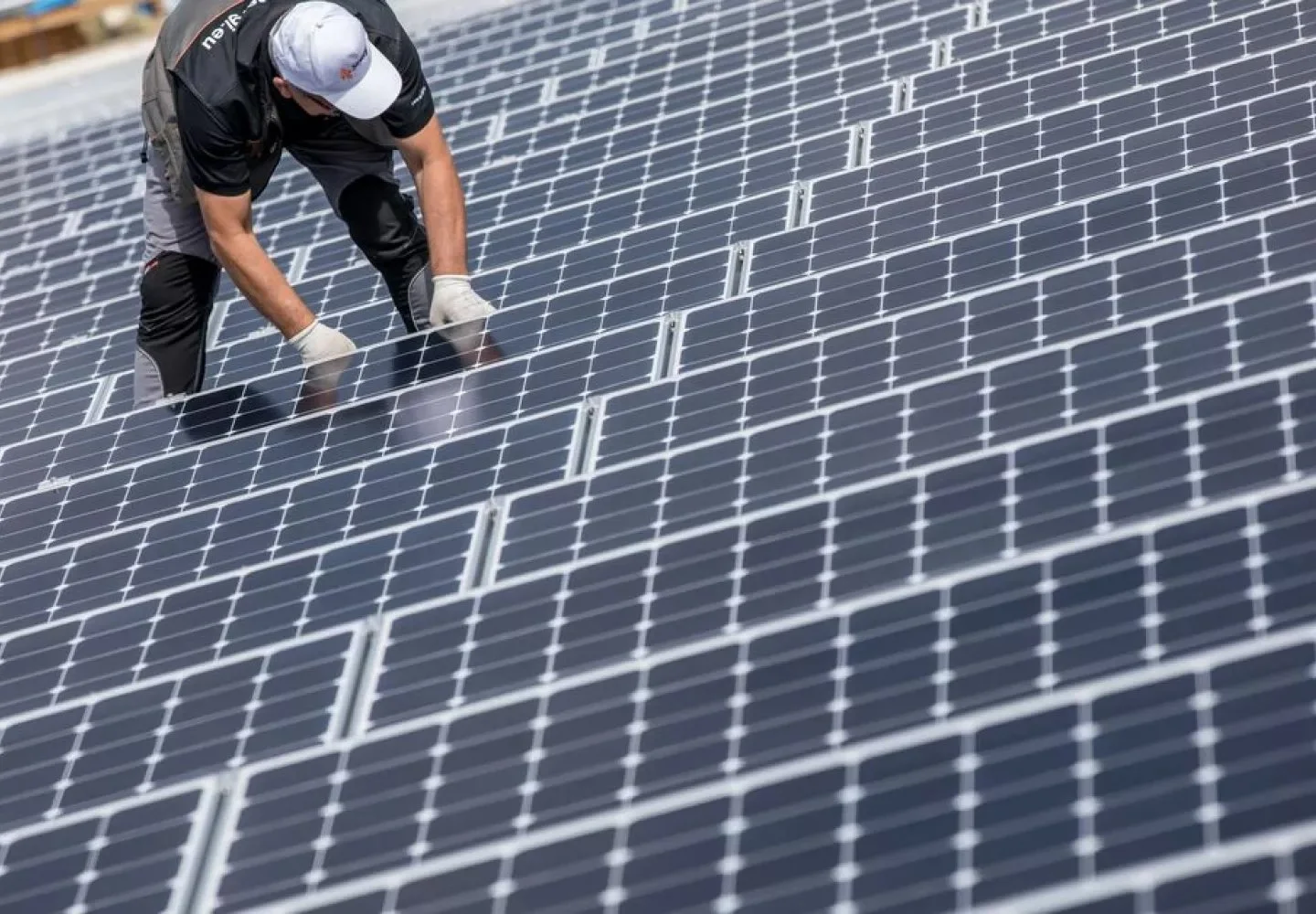 For Solar Installers | Partner with Maxeon — Maxeon Solar Technologies