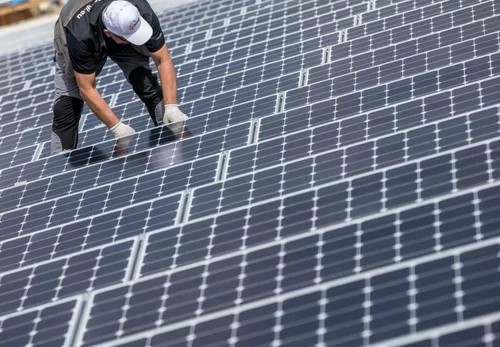 For Solar Installers | Partner with Maxeon — Maxeon Solar Technologies