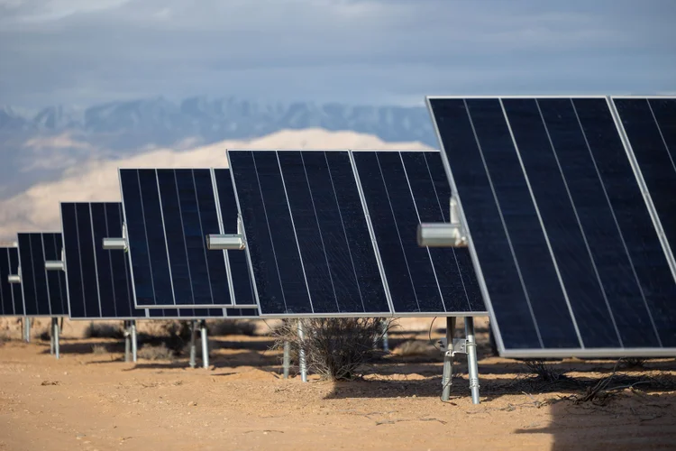 For Power Plants | Enhance Solar Efficiency — Maxeon Solar Technologies