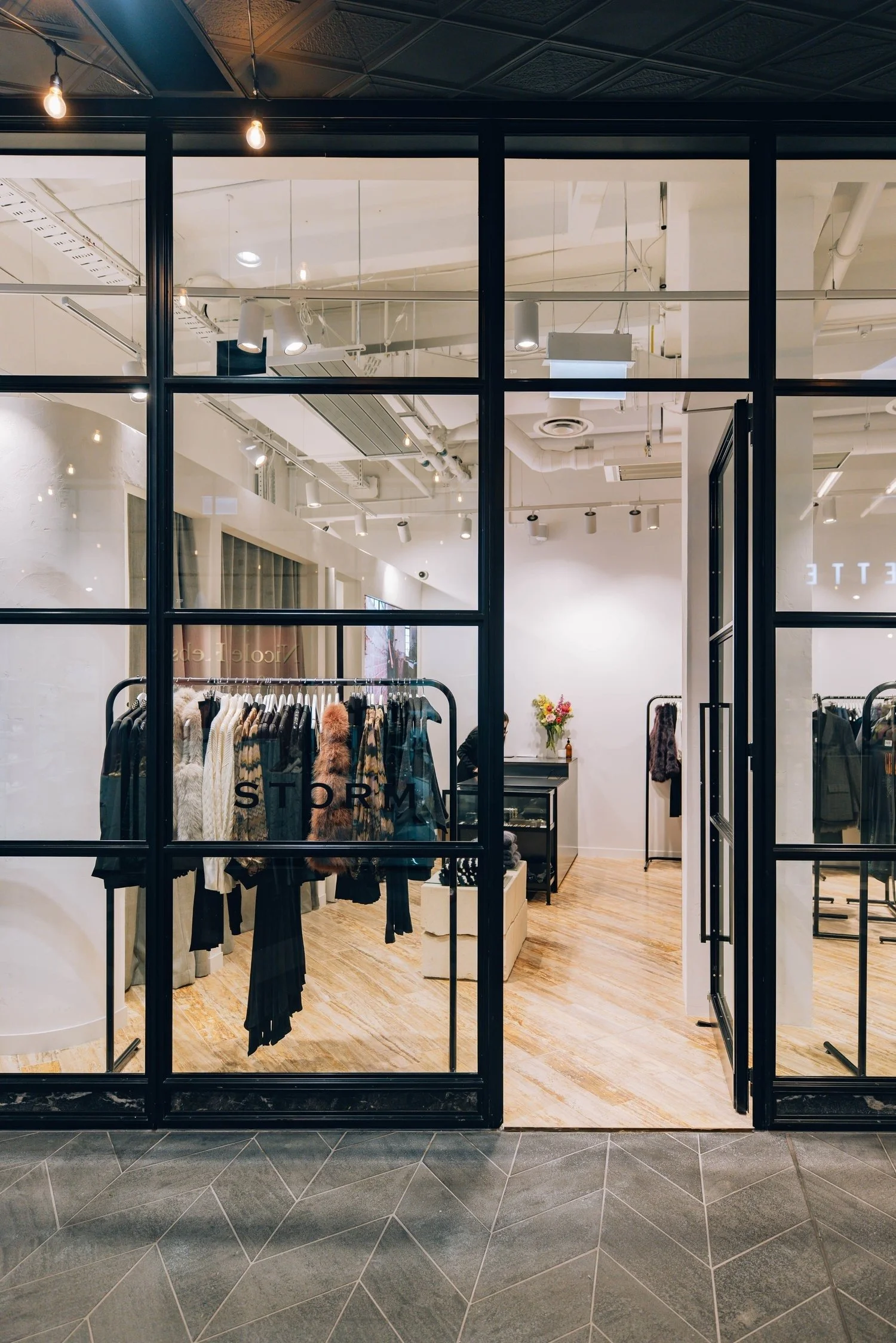 RETAIL — BUILD