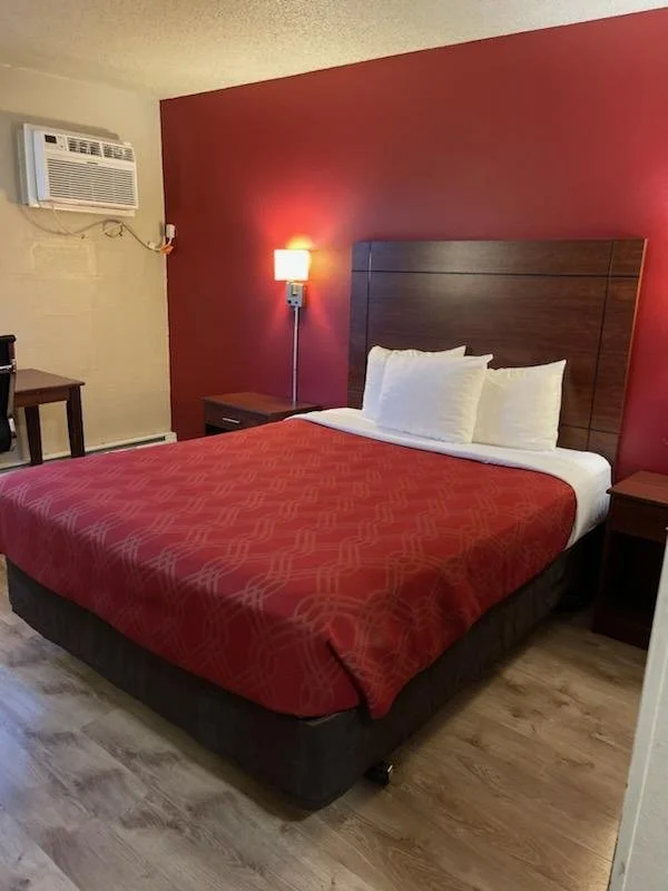 Rooms — High Desert Inn