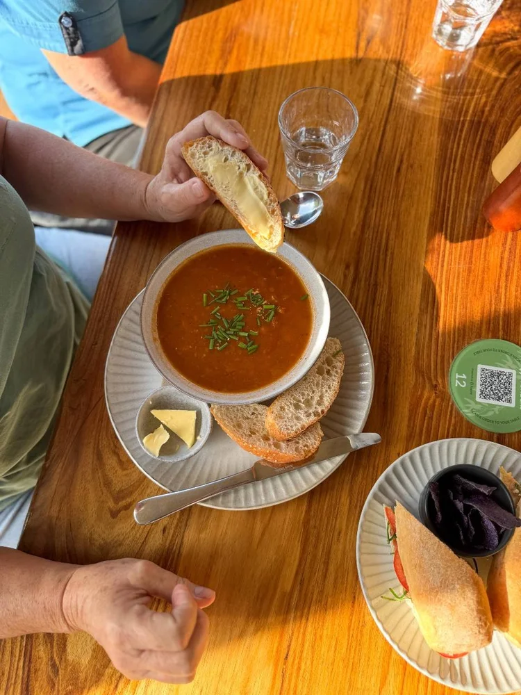 Emu Cafe — Wildlife Wonders